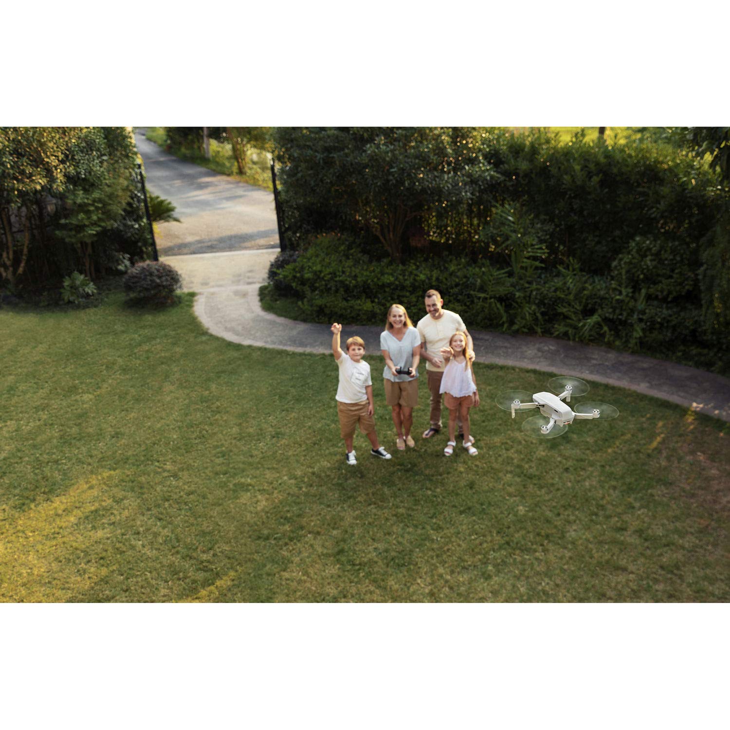DJI Mavic Mini Portable Drone Quadcopter Starters Bundle - CP.MA.00000120.01