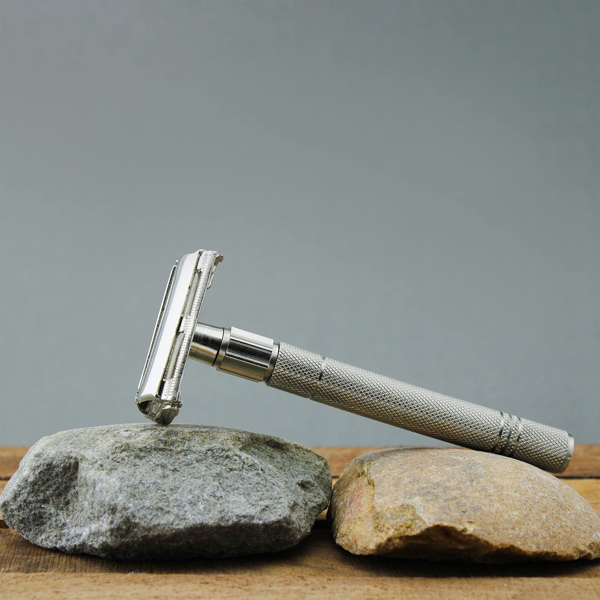 Twist Open Butterfly Style Men's Shaving De Safety Razor (Blades Not Included). Classic Vintage Razor Made in Stainless Steel.