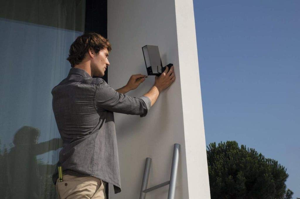 Pass & Seymour Netatmo c Camera, WiFi, Integrated Floodlight, Movement Detection, Night Vision, Without Fees, NOC01-US, Black Aluminium