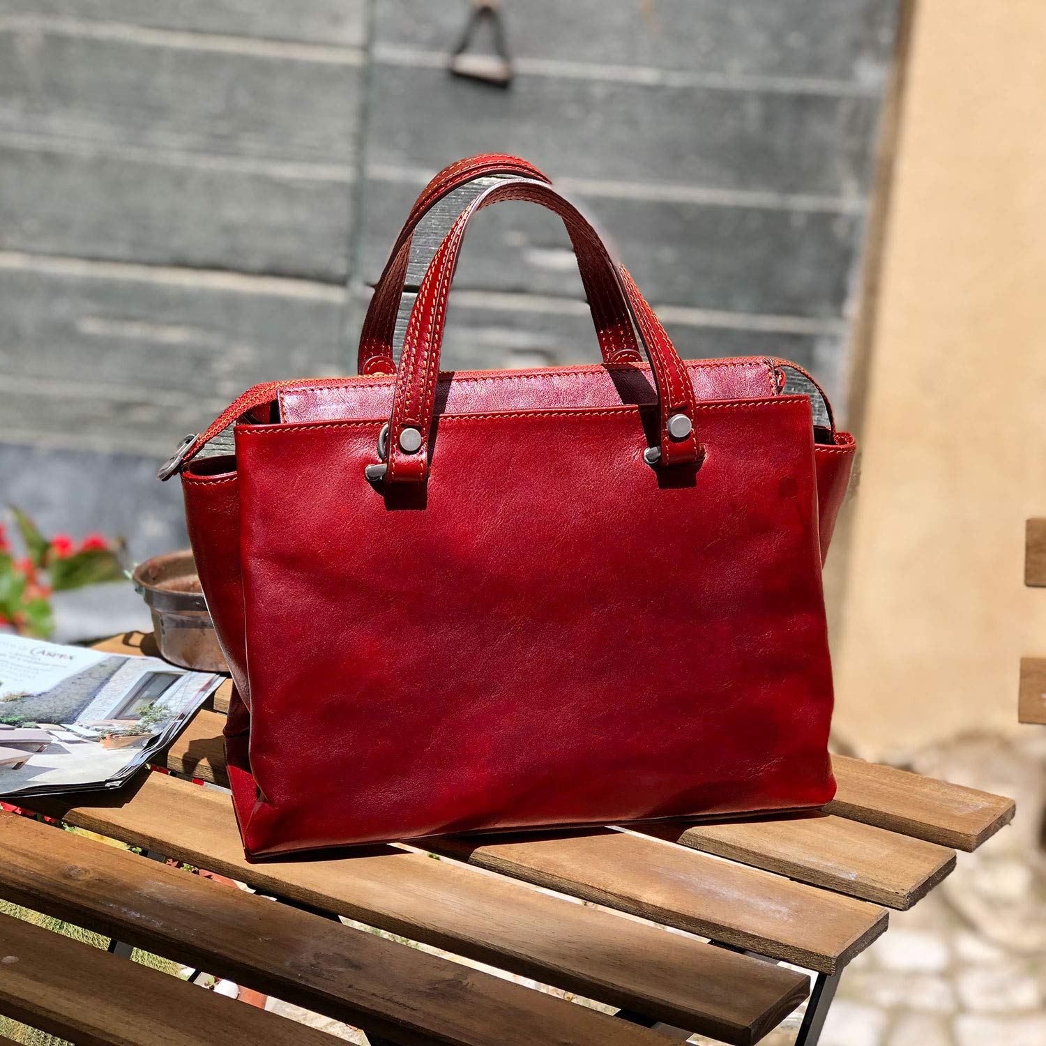 Floto Sesto Women's Leather Handbag with Crossbody Strap (Tuscan Red)
