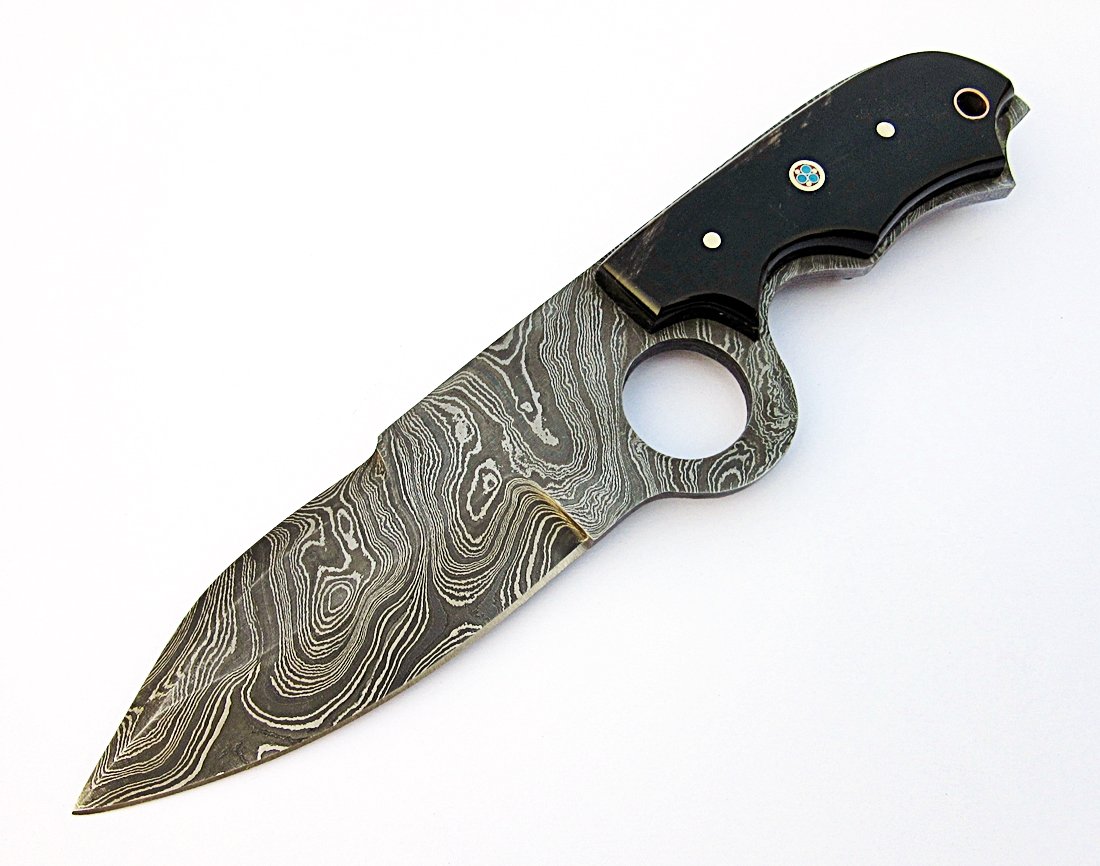 AishaTech The Auk Hunting Knife Damascus Steel Blade Horn Handle