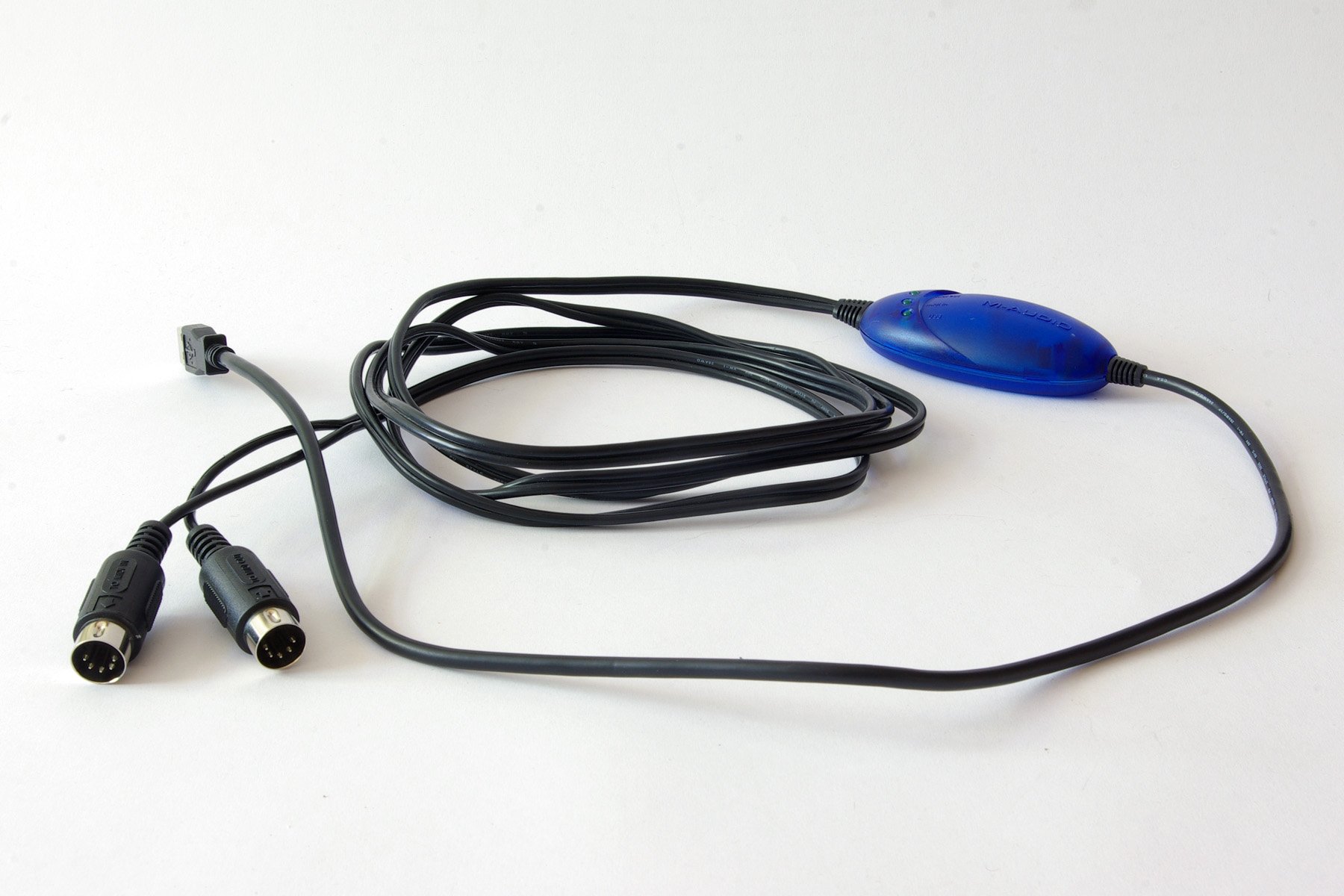 M-Audio Midisport Uno | Portable 1-in/1-out MIDI Interface via USB connection (16 x 16 MIDI channels),Black