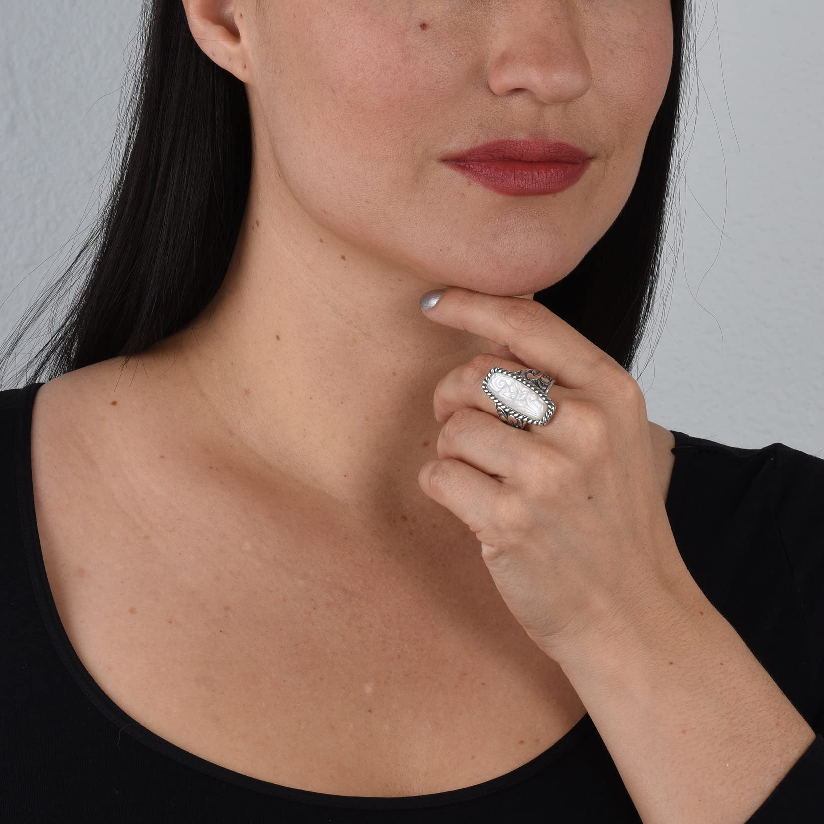 American West Sterling Silver Carved Mother of Pearl Gemstone Ring. Size 6