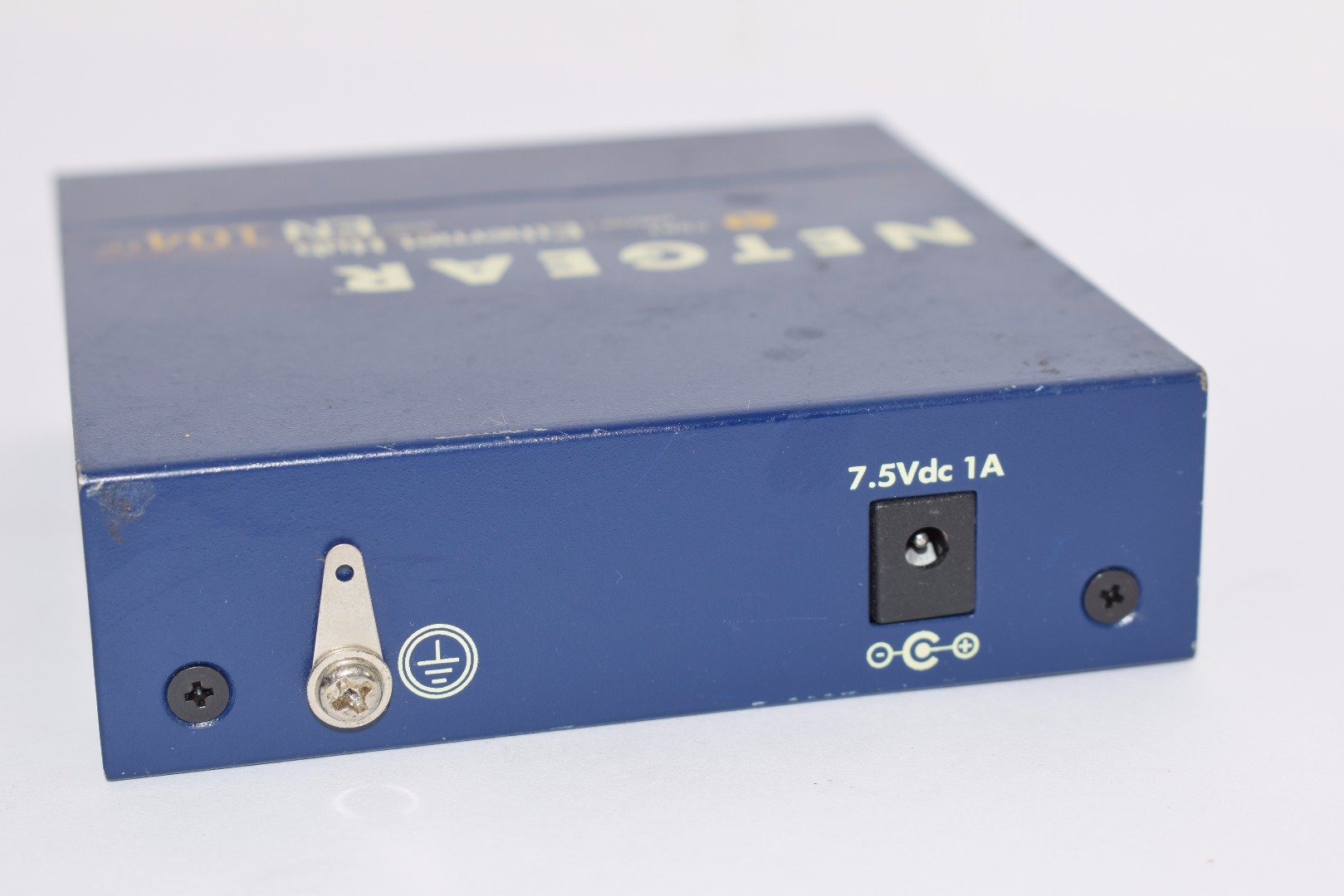 Netgear EN104TP 4-Port 10 Mbps Ethernet Hub RJ-45 with Uplink Button