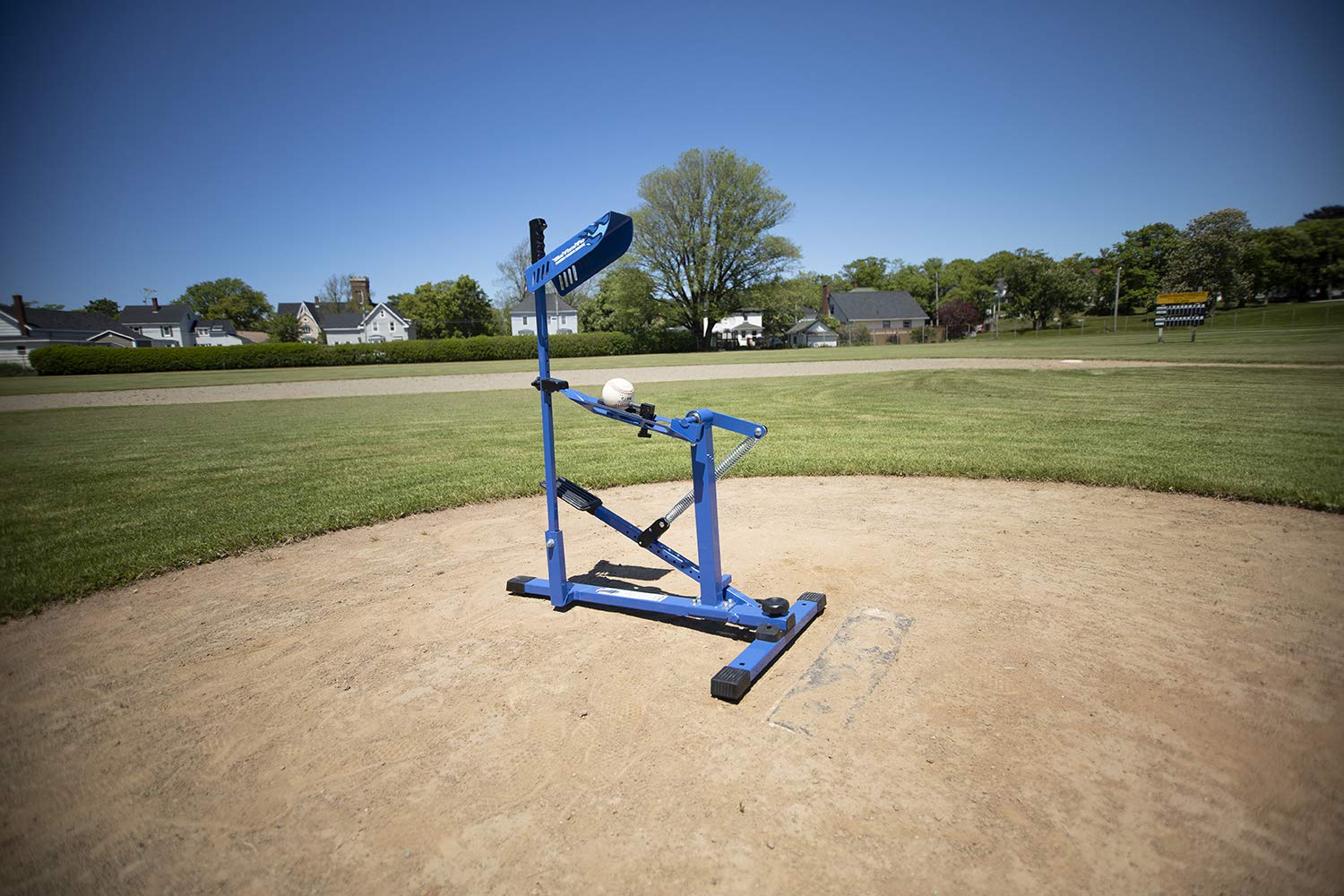 GAME MASTER Louisville Slugger Blue Flame Pro Pitching Machine