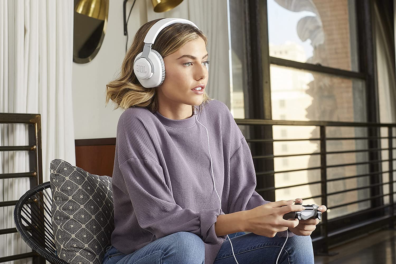 JBL Quantum 100 Over-Ear Surround Sound Gaming Headphones Bundle with Deluxe CCI Cleaning Cloth (Black)