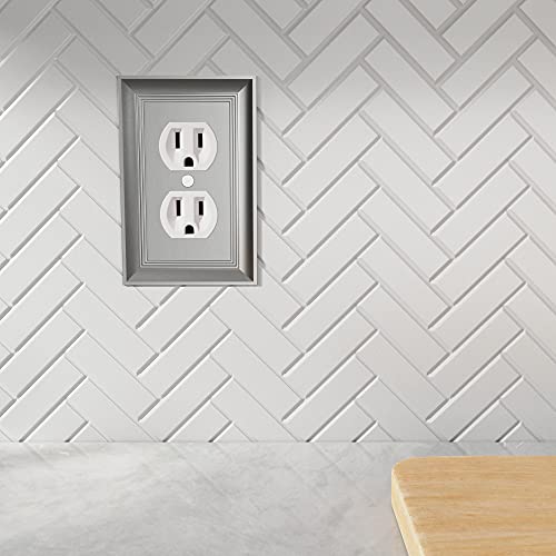 Amazon Basics Decorative 1-Gang Duplex Wall Plate, 3-Pack - Satin Nickel