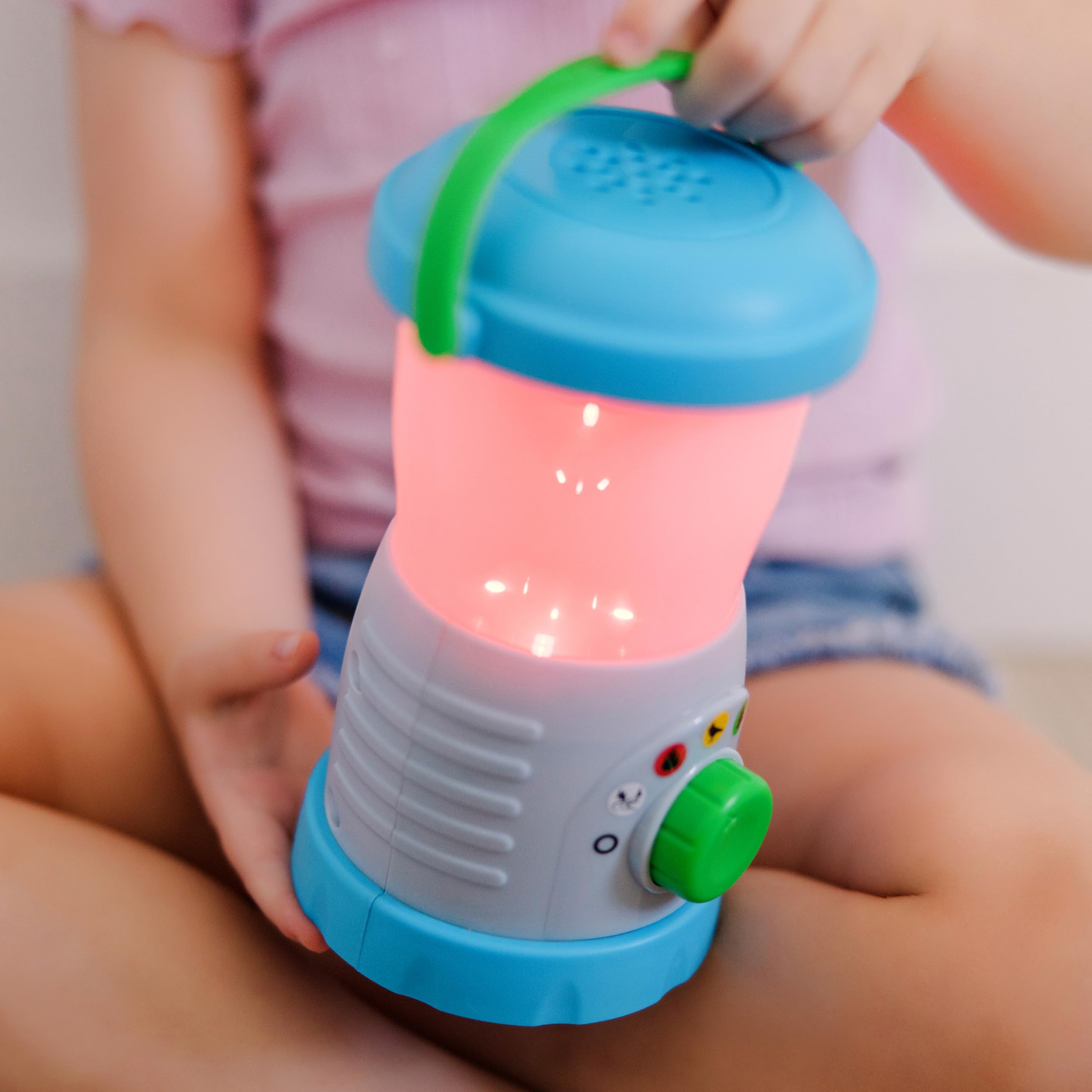 Melissa & Doug Let’s Explore Light & Sound Camping Lantern Play Set, lantern, 3 double-sided cards to set the scene (cards store in bottom of lantern), collectible medallion