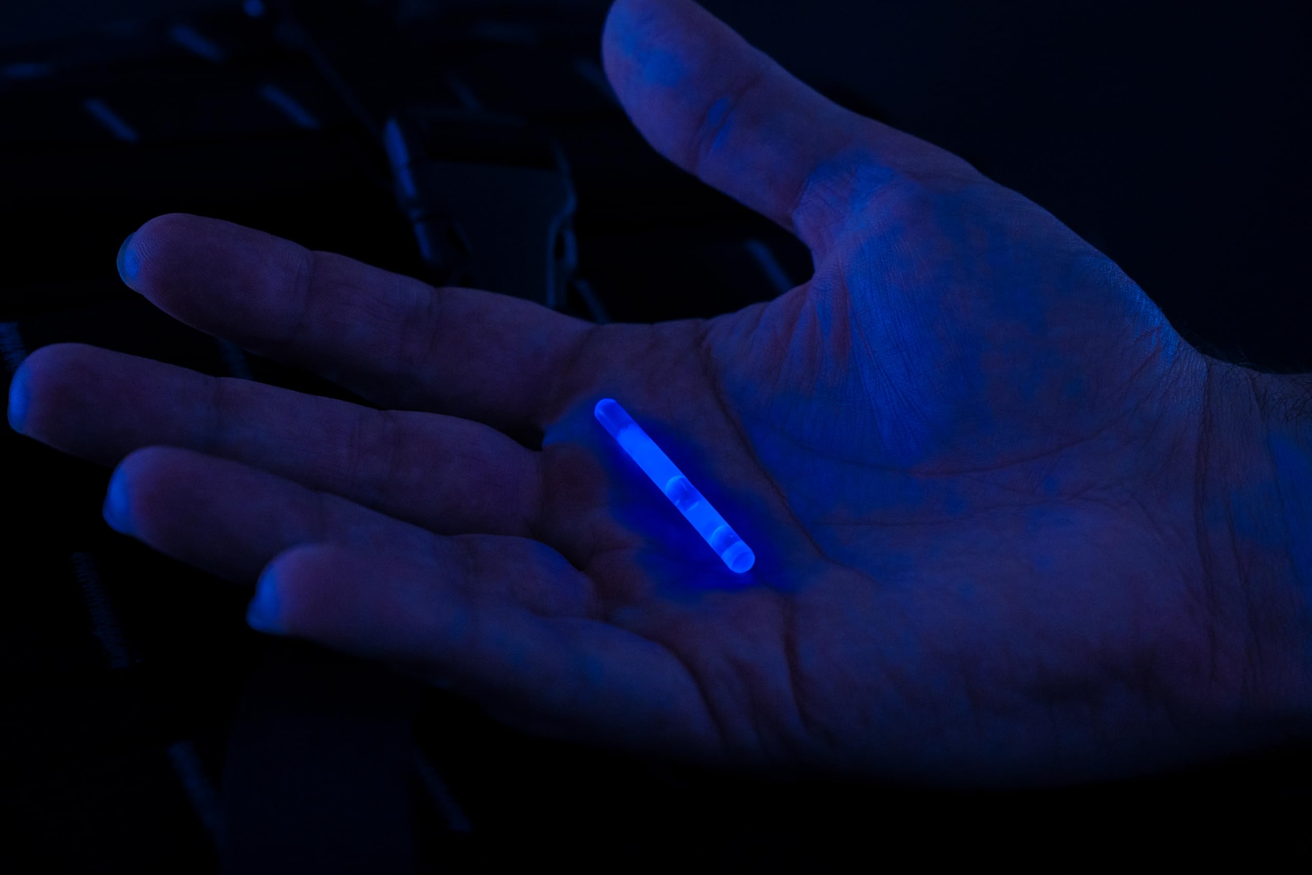 Cyalume Mini ChemLight Military Grade Chemical Light Sticks – 4 Hour Duration Light Sticks Provide Intense Light, Ideal as Emergency or Safety Lights, for Tactical Applications, Trail Marking, Map Reading and Much More, Standard Issue for U.S. Military Pe