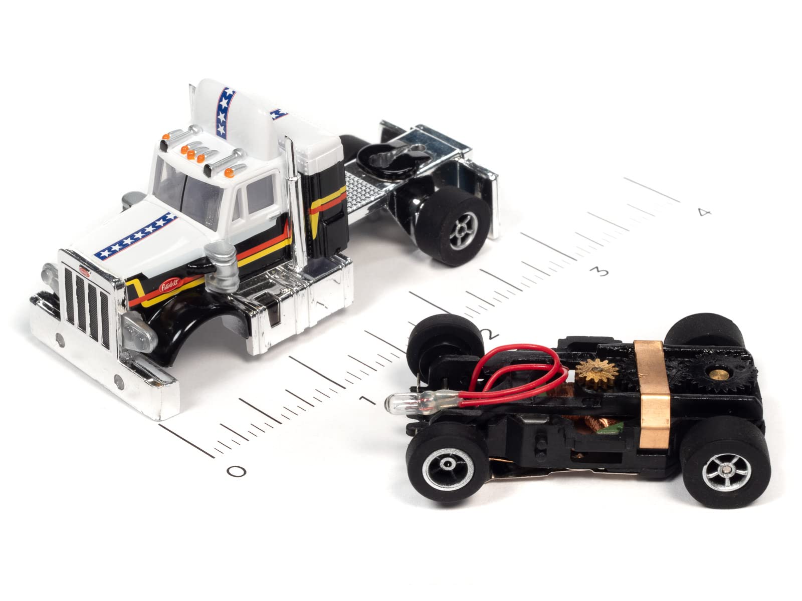 Auto World Xtraction Racing Rig Peterbilt 359 w/Trailer Snake vs. Mongoose (Flamethrower) HO Scale Slot Car