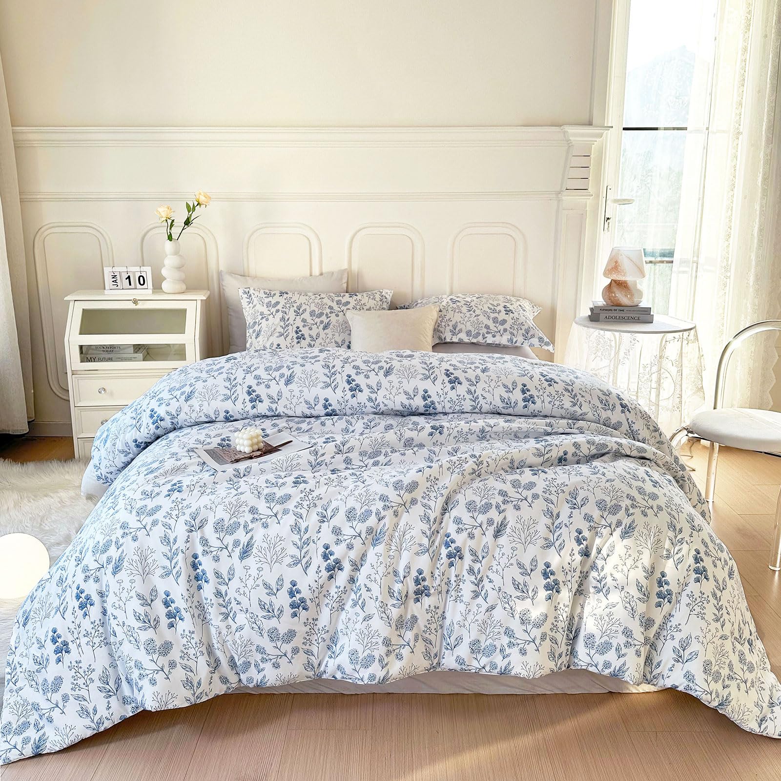 EAVD Queen Comforter Set White and Blue Floral Bedding Set for Girls Soft Microfiber Comforter Set Vintage Garden Floral Comforter Set with 2 Pillowcases Botanical Comforter Set for All-Season