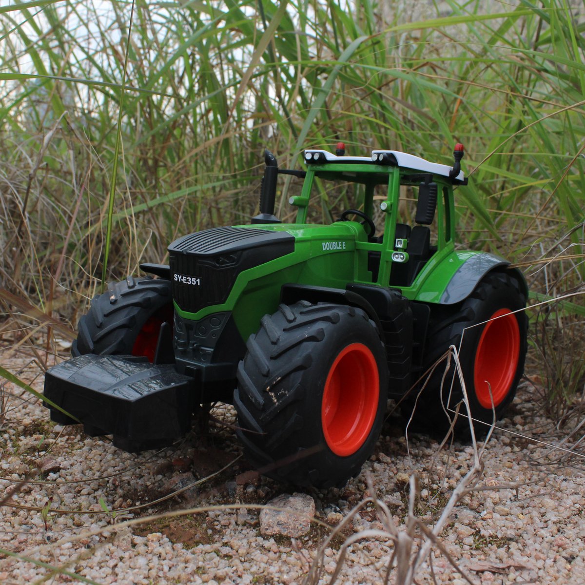 Fistone RC Truck Farm Tractor 2.4G 1:16 High Simulation Scale Construction Vehicle Remote Control Toy with Lights and Sounds Kids Toy Hobby Model