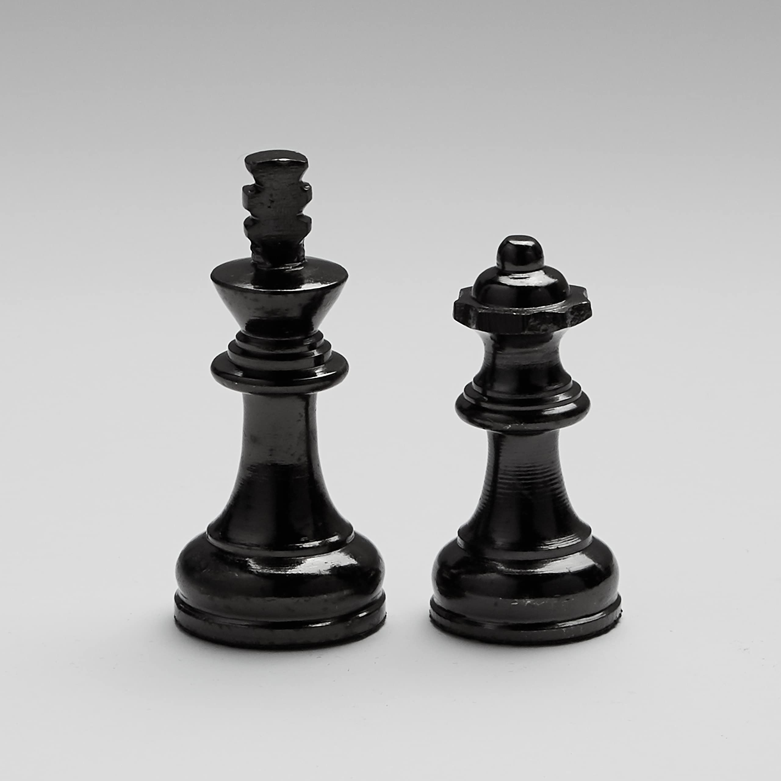 IWIS GLOBAL Chess Pieces Only No Board, 32 Large Quadruple Weighted Metal Chess Pieces with 2 Extra Queen, 2.6β King Heavy Piece, Chrome Silver-Metallic Black in Unique Gift Storage Box