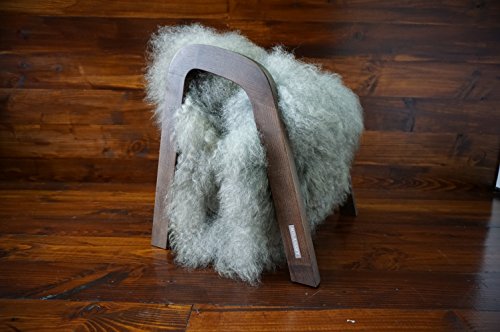 MILABERT Oak Wood Magazine Rack with Genuine Silver Norwegian Pelssau Sheepskin Rug - Soft Curly Wool - Design Furniture (MR11)