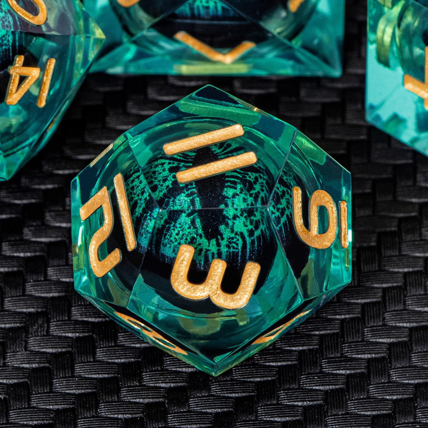 ARUOHHA Dragon Eye DND Dice, Green Resin Sharp Edged Dice Set with Gift Box, Dungeons and Dragons Liquid Core Dice RPG Handmade Polyhedral D&D Dice Role Playing Game D and D Dice D20 D12 D10 D8 D6 D4