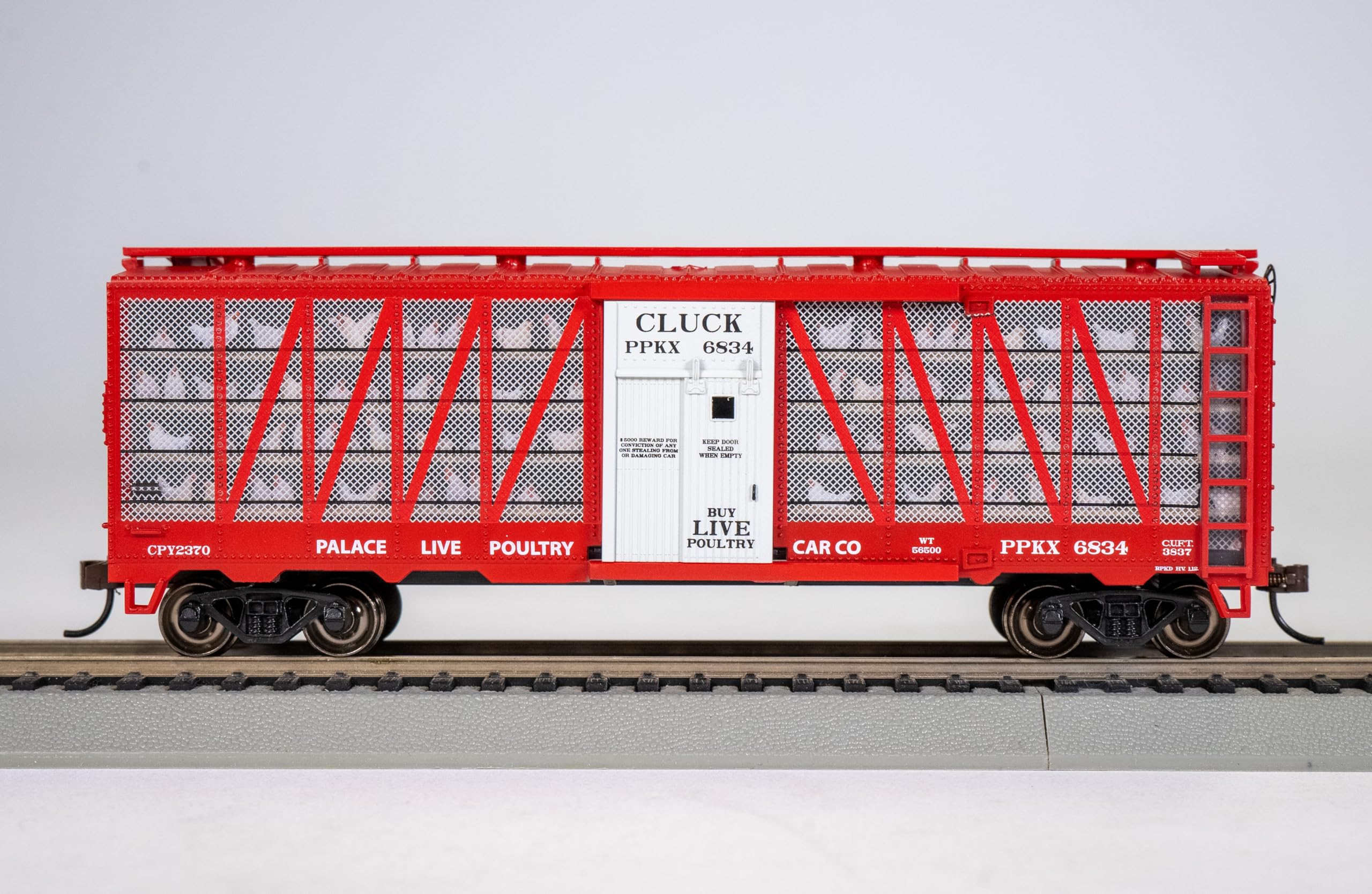 Bachmann Trains - Poultry Transport Car - Palace Live Poultry #6834 - Cluck with Chickens - HO Scale Prototypical Colors