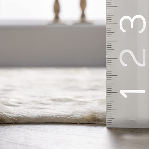 nuLOOM Iraida Contemporary Faux Cowhide Area Rug, 5' x 6' 7", Off-white
