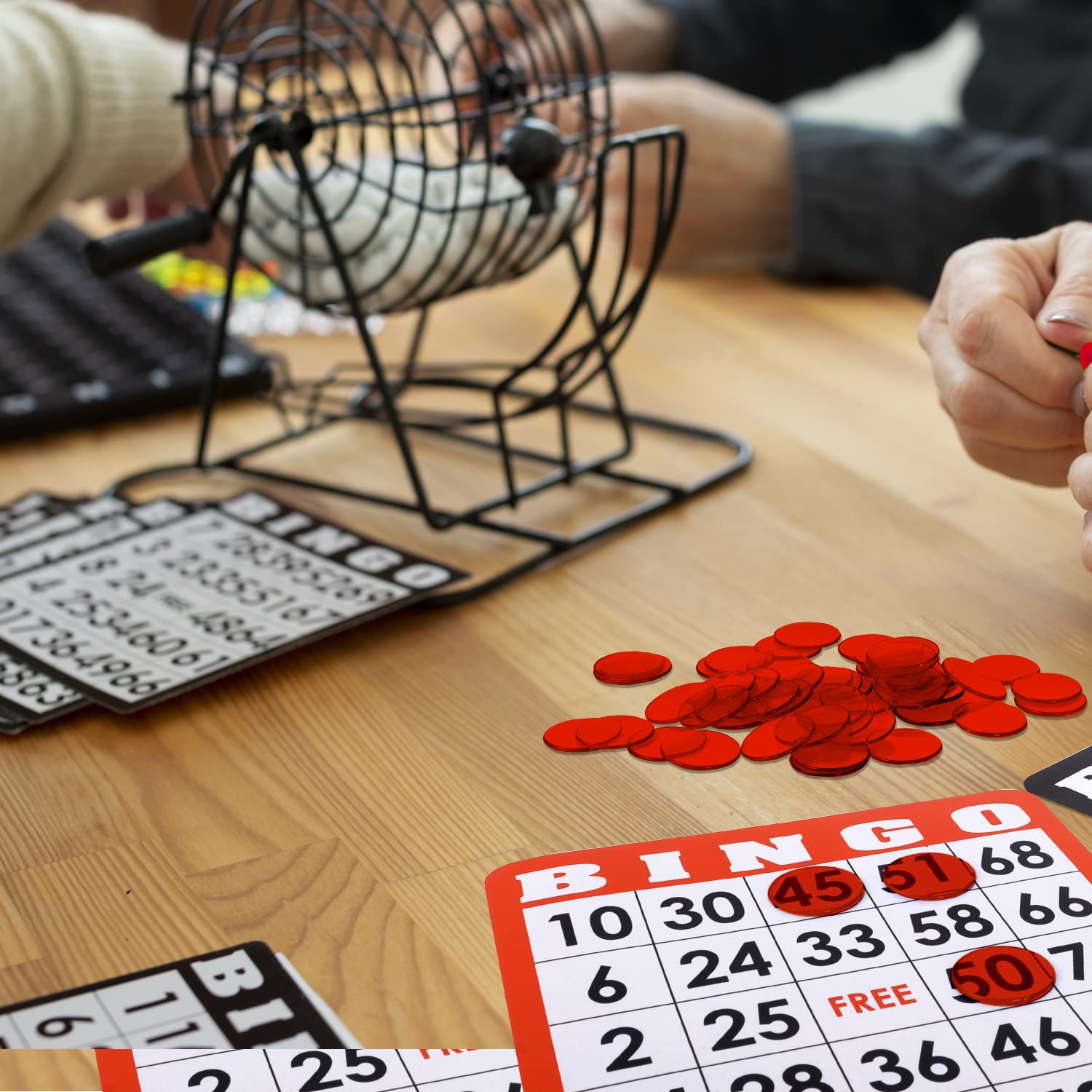GSE Games & Sports Expert 500 Pieces 3/4-Inch Red Bingo Chips, High-Contrast Transparent Counting Chips for Bingo Games, Parties
