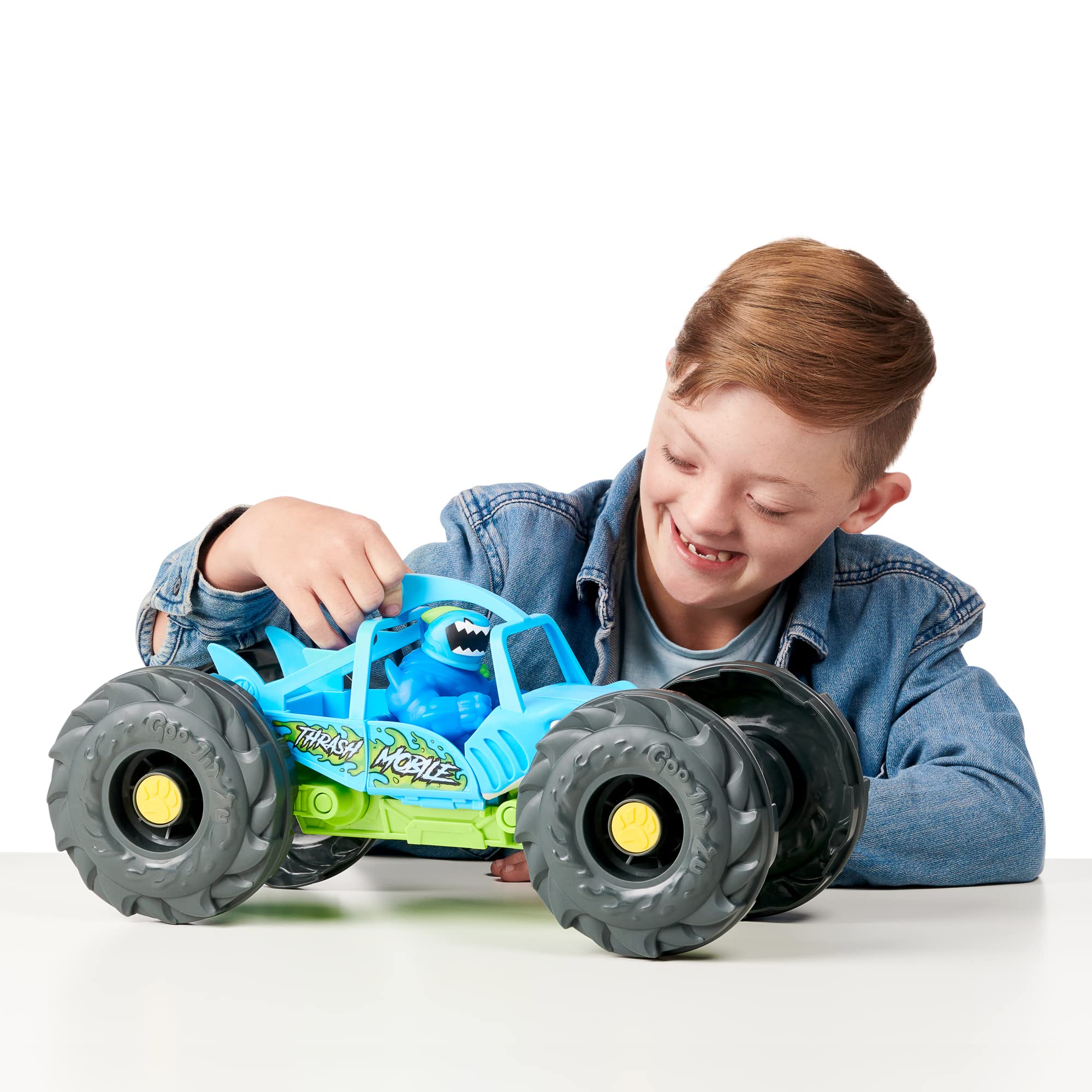 Heroes of Goo Jit Zu "Stretch and Strike Thrash Mobile! Vehicle with Missile Launcher and Stretchy, Goo Filled Exclusive Race Suit Thrash.