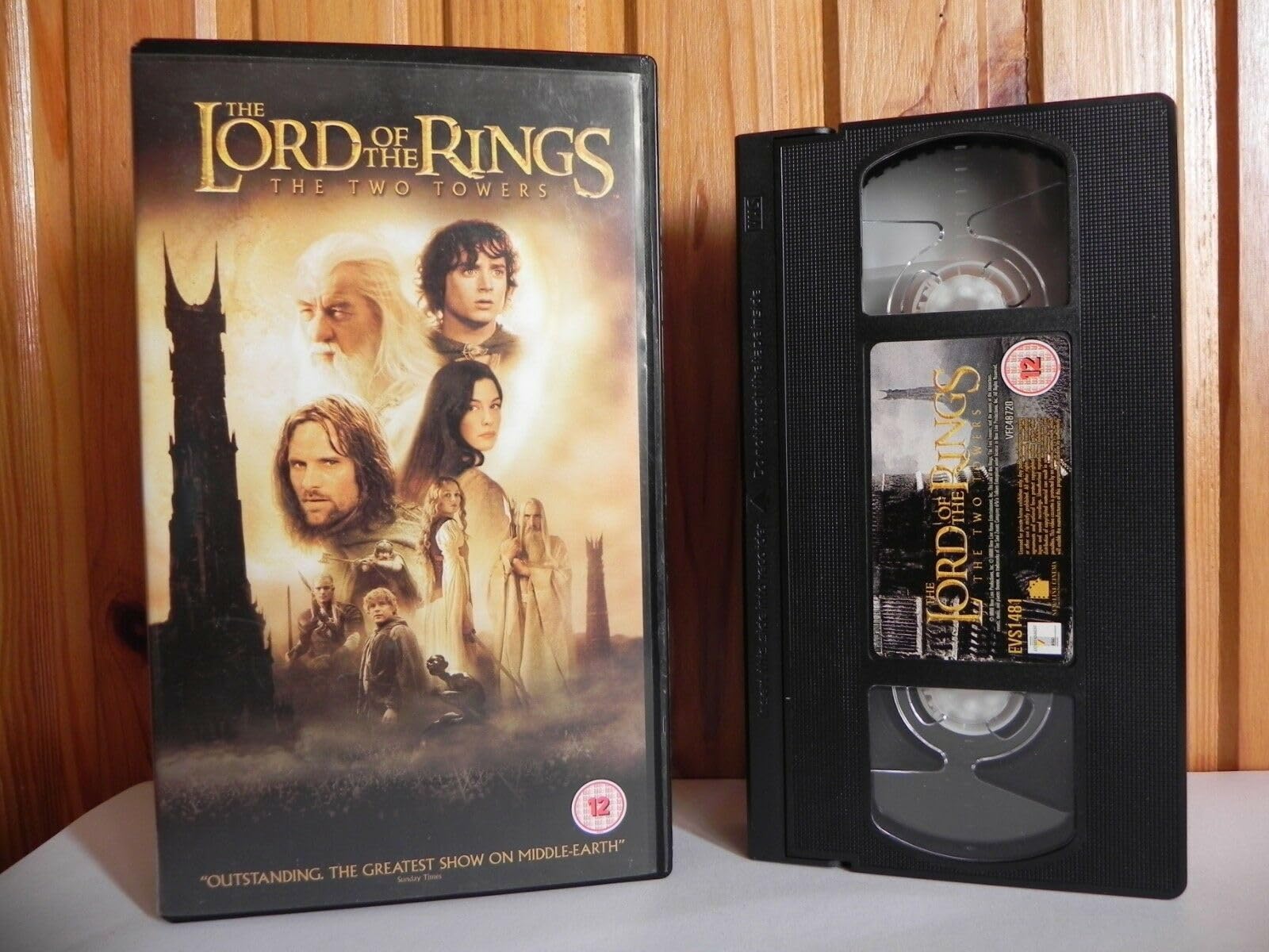 The Lord of the Rings: The Two Towers [VHS]
