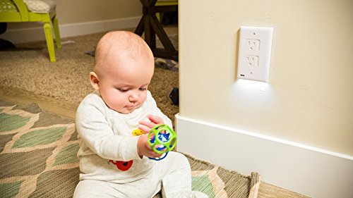 SnapPower 3 Pack SafeLight [for Décor Outlets] - Self-Closing Safety Cover Plate with LED Night Light - Child-Proofing Wall Plate Helps Protect Baby from Electrical Shock - (Décor, White)