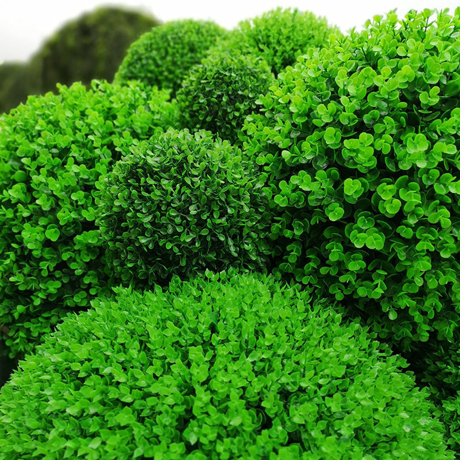 HUIKJI 2Pcs Faux Plant Ball,Green Plastic Ball-Decorative,Artificial gPlant Ball,Faux Plastic Decorative Balls for Backyard Balcony Garden Wedding and Home Décor 14.9in