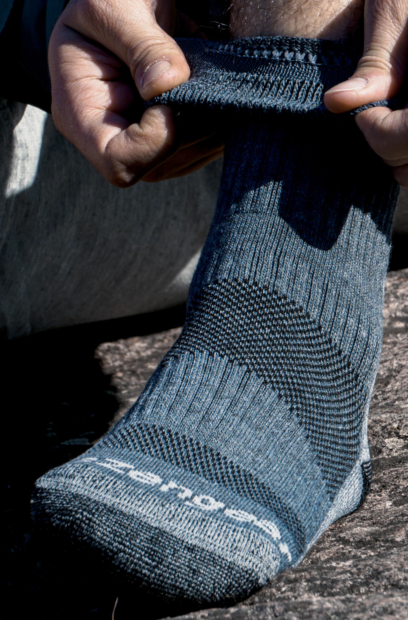 aZengear Premium Coolmax Merino Wool Hiking Socks for Men & Women - Trekking - Seamless Toe - Cushioned - Breathable & Soft - L