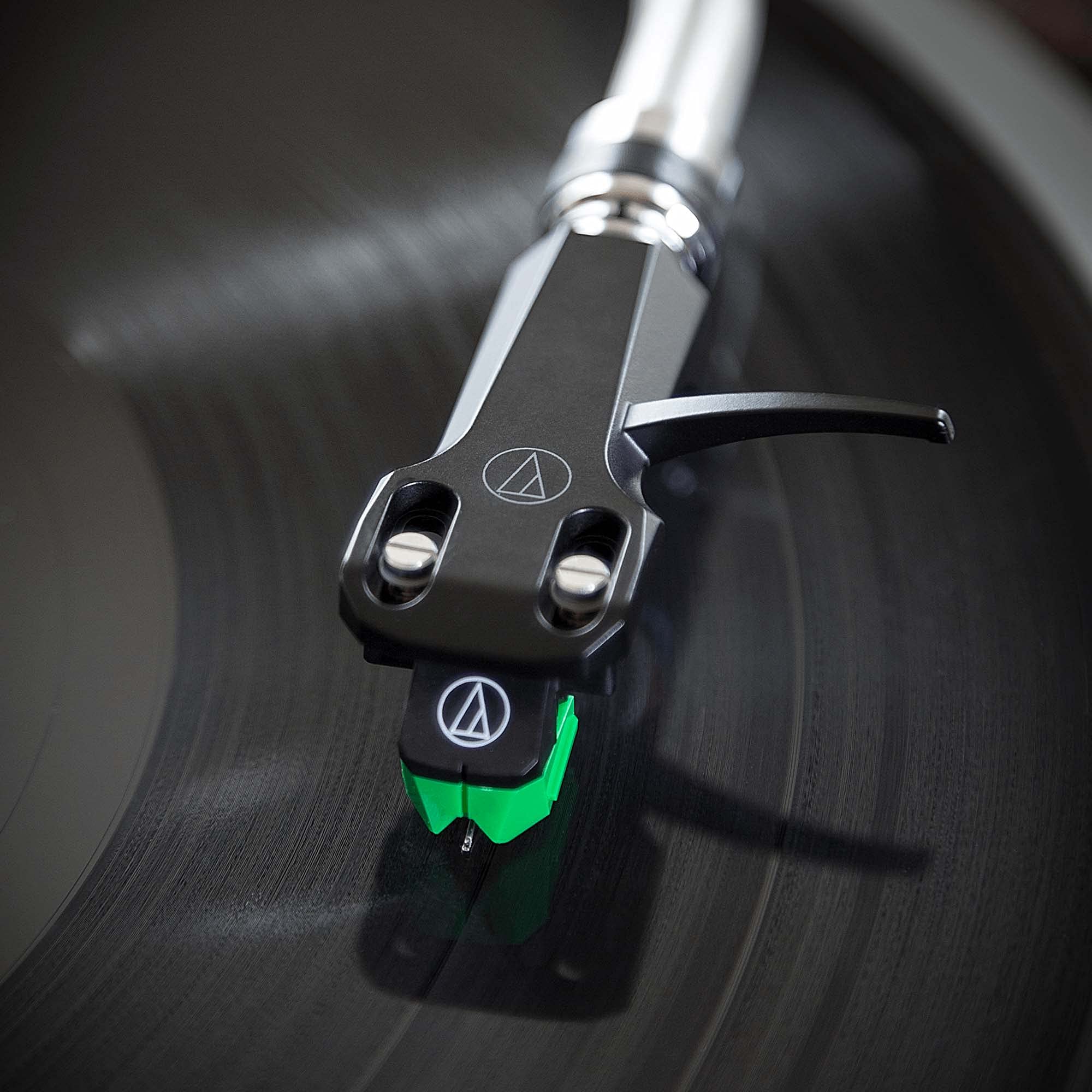 Audio Technica AT-VM95E Dual Moving Magnet Turntable Cartridge (Green) Bundle with Blucoil Carbon Anti-Static Vinyl Cleaning Brush