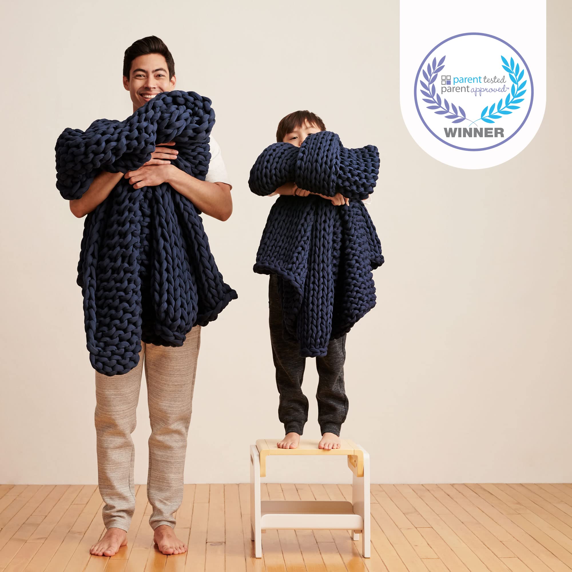 Bearaby Hand-Knit Kids Weighted Blanket - Chunky Knit Blanket - Sustainable, Breathable, and Calming - Machine Washable for Easy Maintenance (Midnight Blue, 7 lbs)