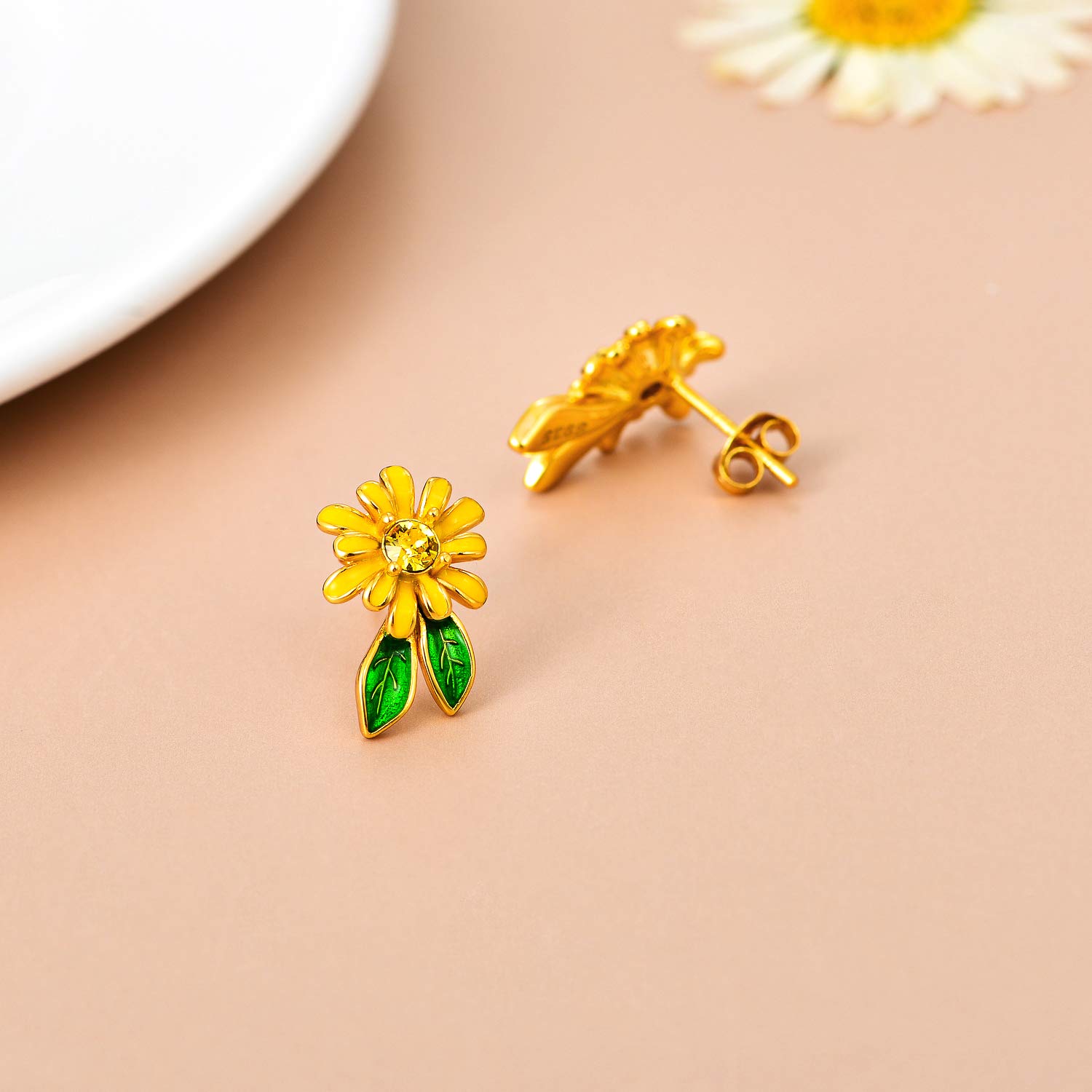 AOBOCO Hypoallergenic 925 Sterling Silver Daisy Flower Stud Earrings for Women