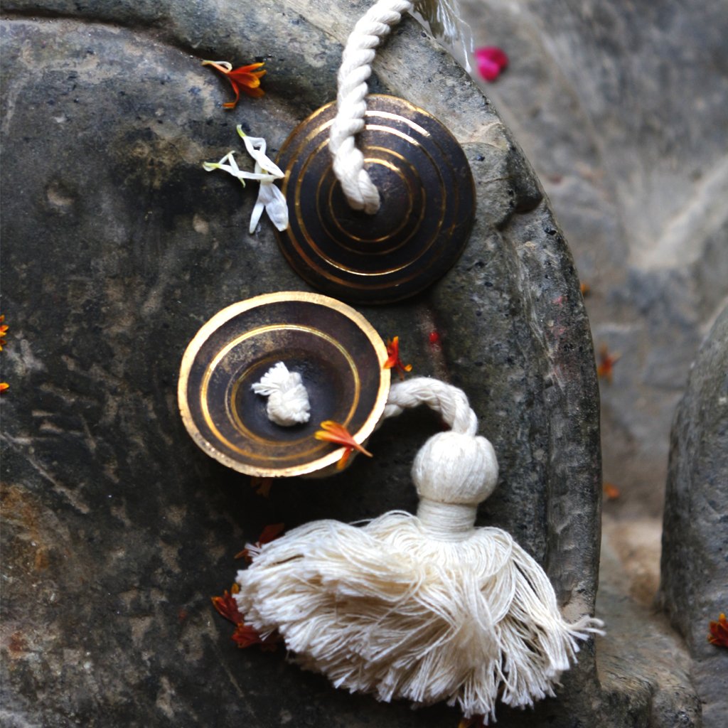 De Kulture Handmade Pure Kansa Mini Manjeera Indian Small Hand Cymbal Clapper Bell For Religious Ceremonies Bhajans, 2X1 (DH) Inches