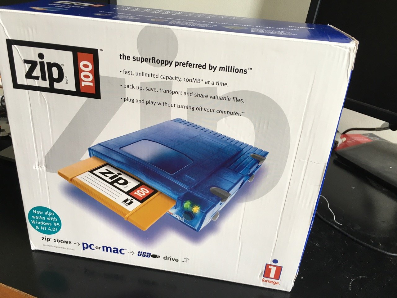 Iomega Zip 100 Portable USB Drive (PC/Mac)