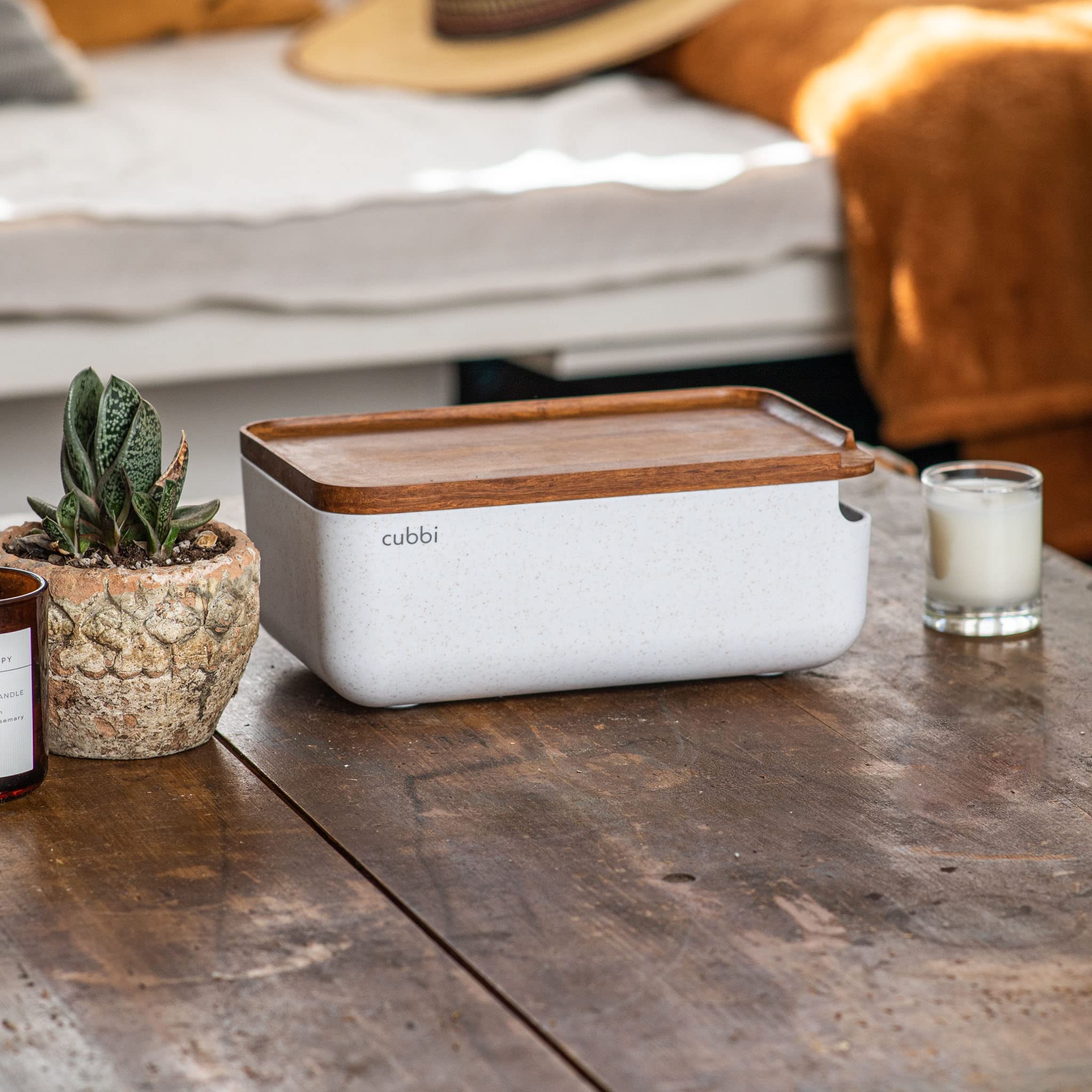 Cubbi - Airtight Box with Tray - Silicone Seals - 100% Air-Tight Storage Box with Accessories – White