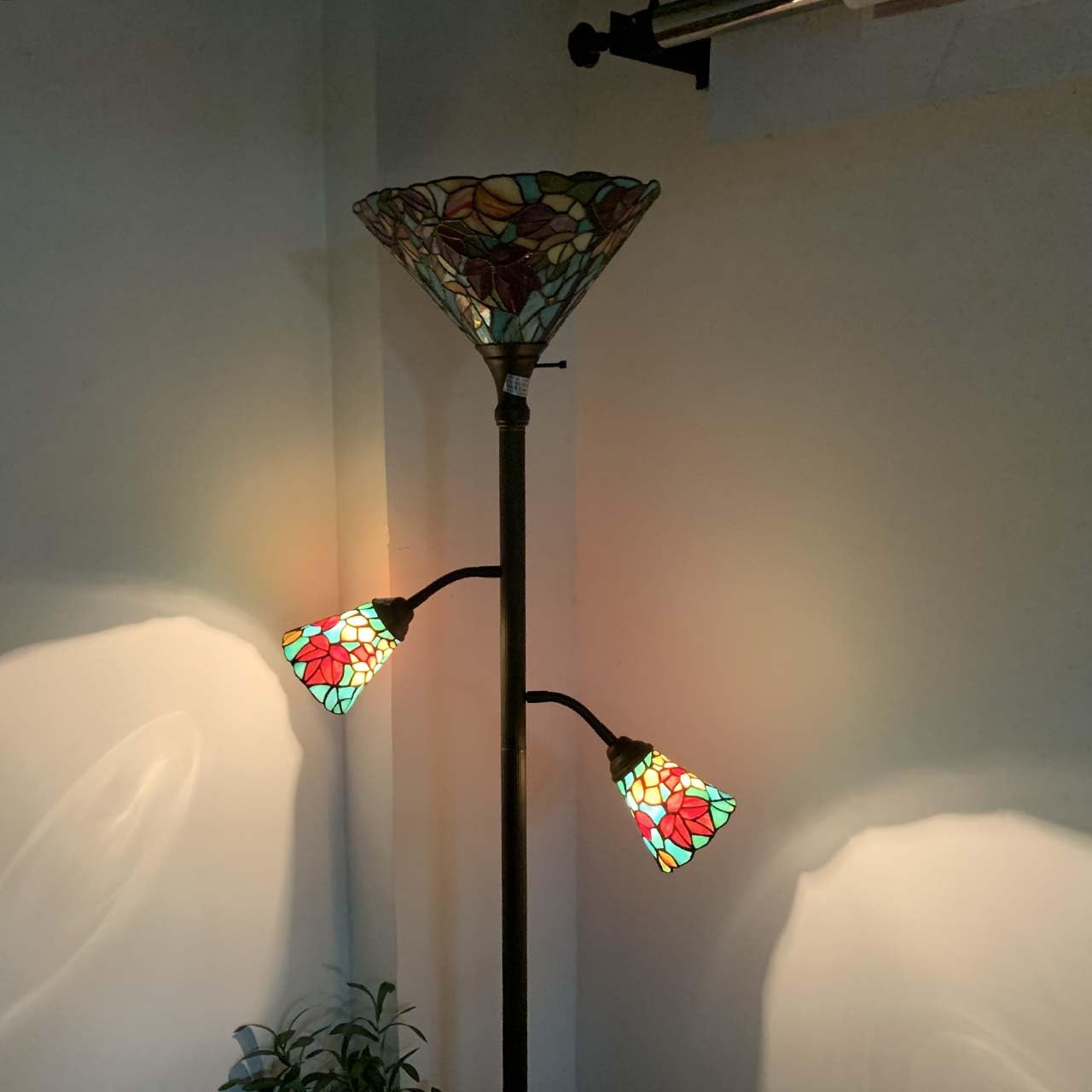 Bieye L10884 Maple Tree Leaves Tiffany Style Stained Glass Torchiere Floor Lamp with Sidelights for Reading Home Decor, 70-inches Tall (Maple Leaf, Red)
