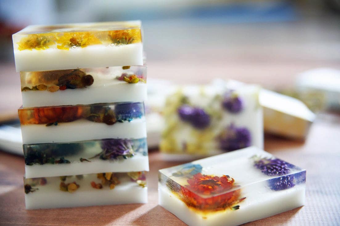 EarthWise Aromatics Clear Glycerin Soap Base - 2 lb - Easy to Melt and Pour - Moisturizing - DIY Handmade Soap