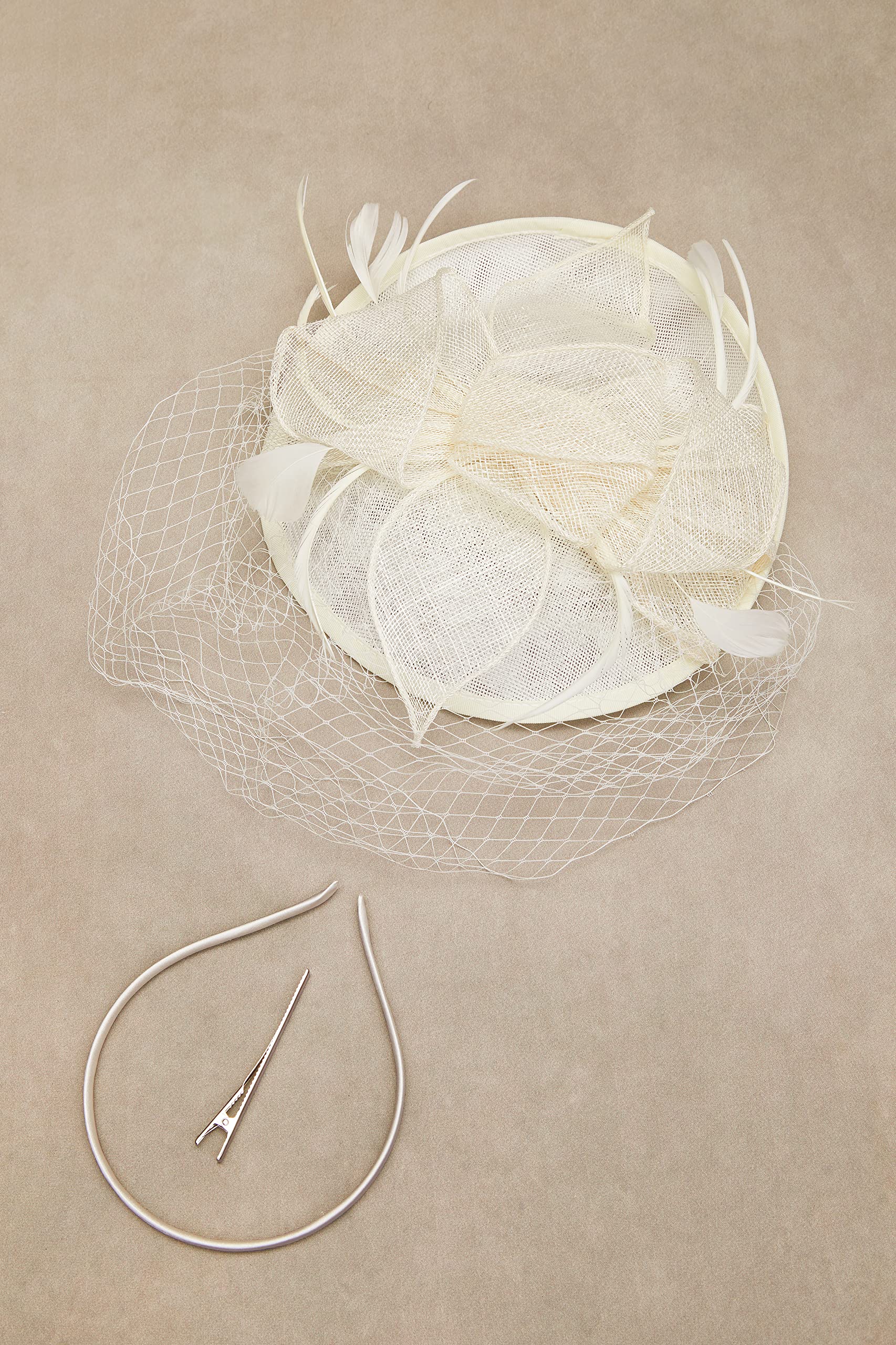 BABEYOND Women's Pillbox Fascinator Hat Kentucky Hat Feather Derby Fascinator Tea Party Fascinator Hat with Veil for Cocktail Off-White