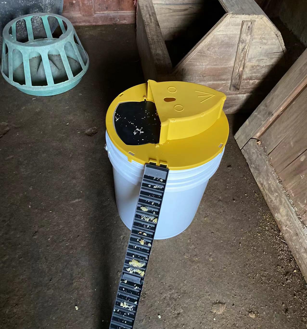 Bucket Flip Lid Mouse Trap, Multi Catch Auto Reset, 5 Gallon Bucket Compatible (Yellow-C)