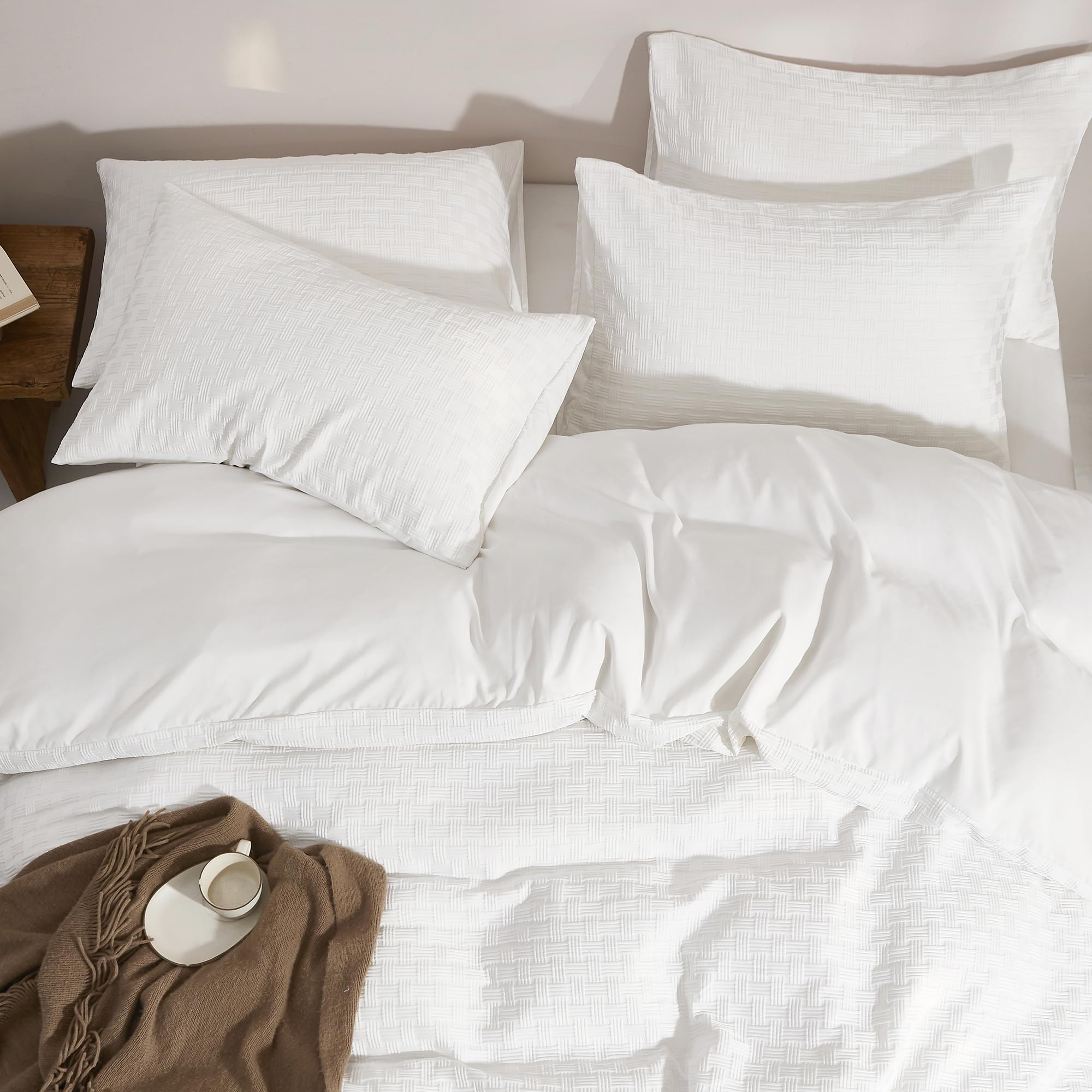 JELLYMONI Bright White Duvet Cover Full Size - 3 Pieces Soft and Breathable Microfiber Knitted Jacquard Waffle Weave Striped Comforter Cover with 8 Corner Ties & Zipper Closure