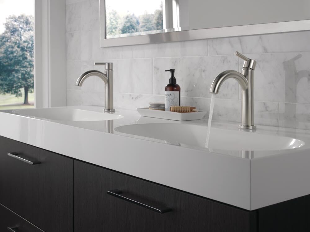 Delta Faucet Nicoli Single Hole Bathroom Faucet Brushed Nickel, Single Handle Bathroom Faucet, Drain Assembly, Stainless 15749LF-SS