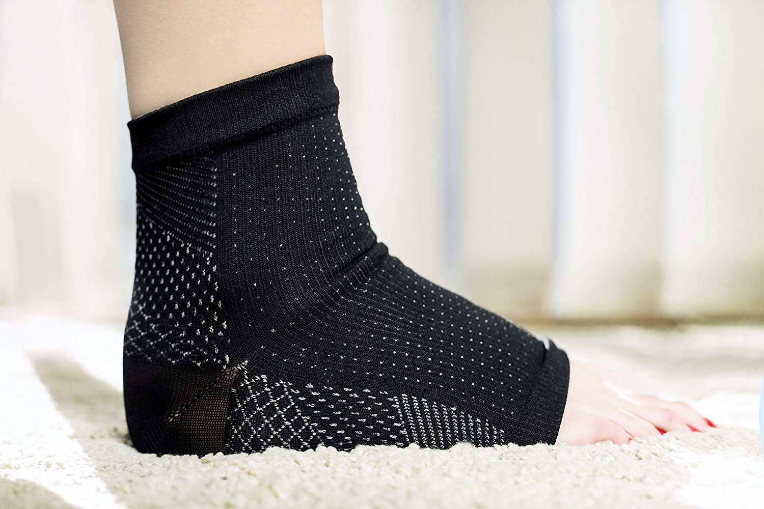 BcurbSox Ankle Sleeve Plantar Fasciitis for Men Women Foot Heel Arch Support Ankle Compression Socks Reduce Swelling Joint Pain Injury Recovery Achilles Tendon (Black - 1 Pair, Small/Medium)