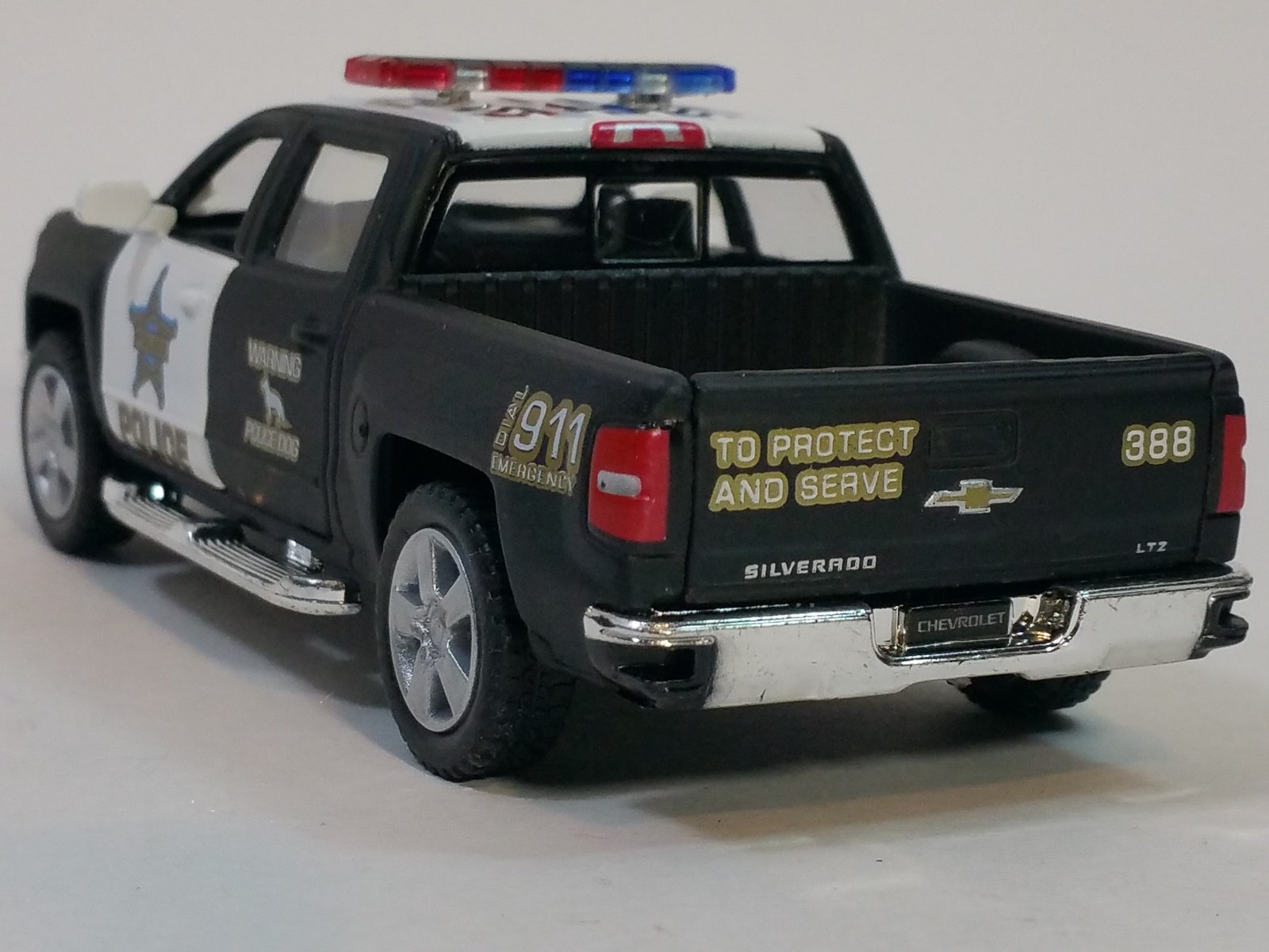 KiNSMART 2014 Chevrolet Silverado LTZ Crew Cab 4x4 1:46 Scale 5 Inch Diecast Metal Model Pick-up Interceptor Truck Police K9 Unit