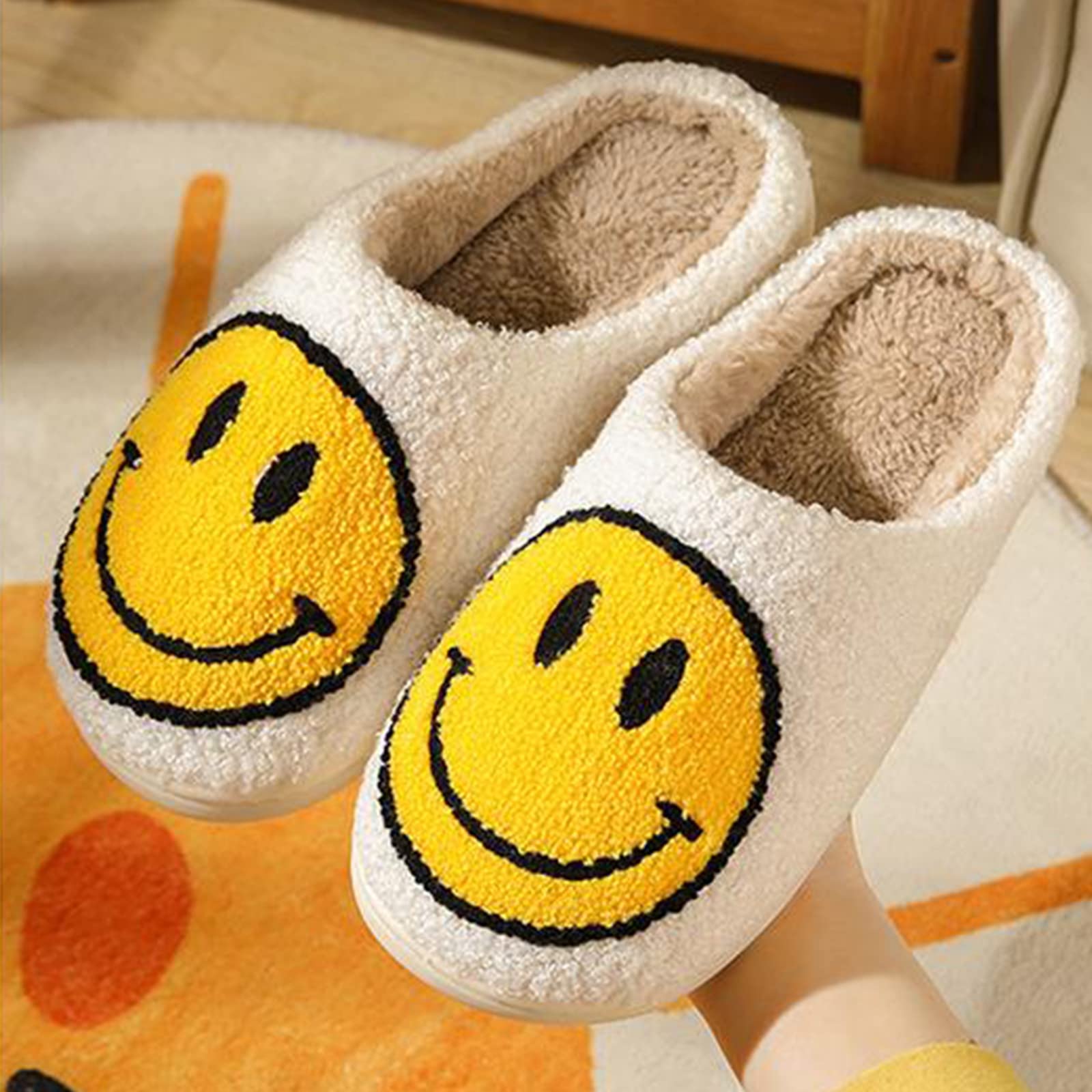 Beishani Smiley Face Slippers for Women, Cozy Smiley Slippers Fluffy Retro Preppy Slippers Comfy Happy Face Slippers Soft Slippers for Women