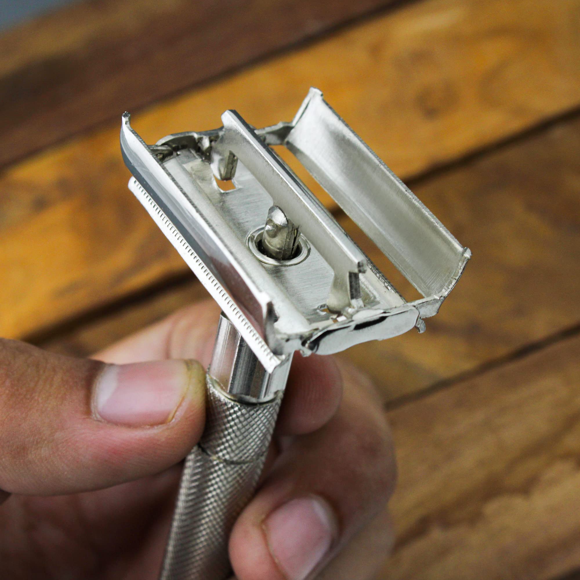 Twist Open Butterfly Style Men's Shaving De Safety Razor (Blades Not Included). Classic Vintage Razor Made in Stainless Steel.
