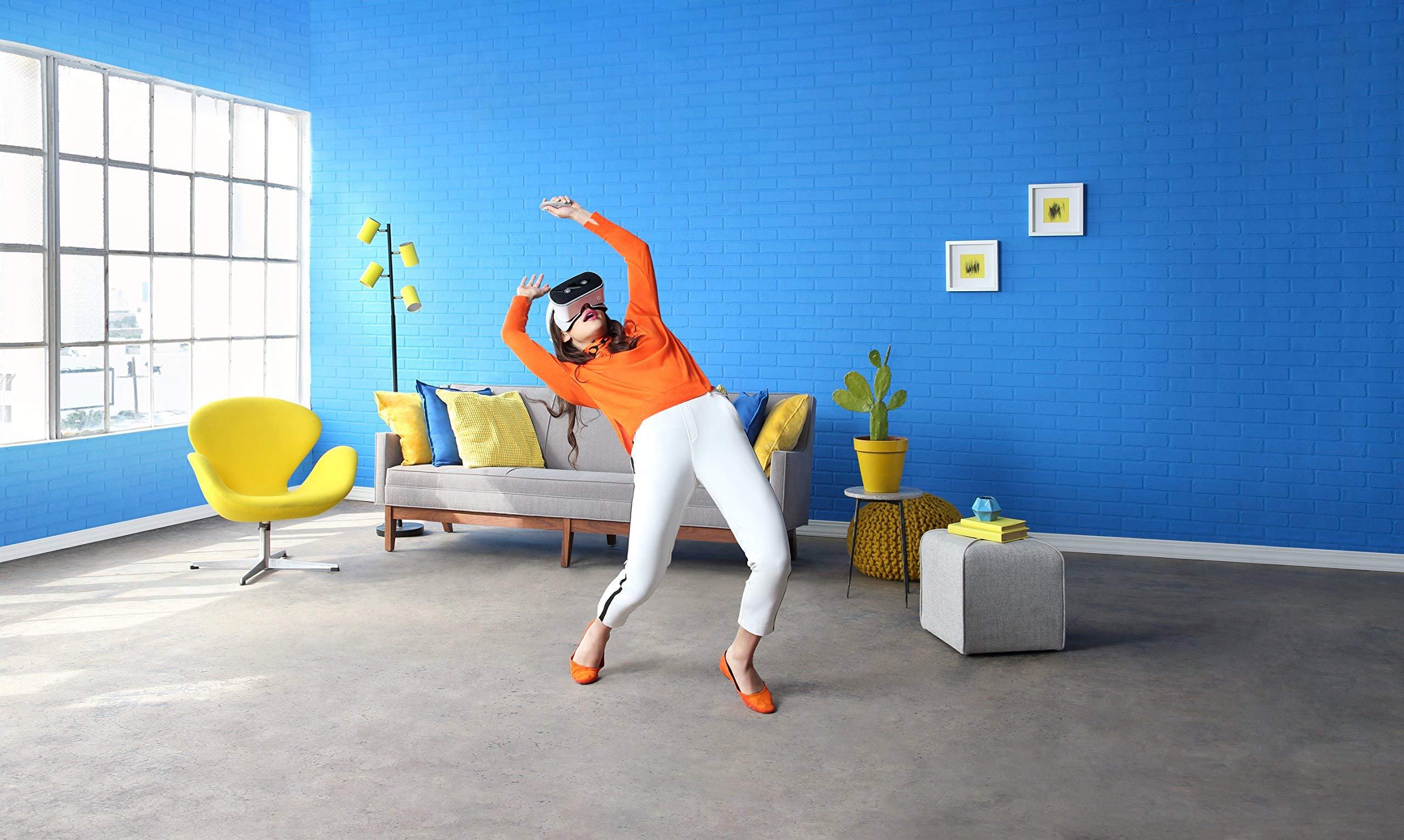 Lenovo Mirage Solo with Daydream, Standalone VR Headset with Worldsense Body Tracking, Ultra-Crisp QHD Display, Smartly Designed Mobile Headset (Renewed)