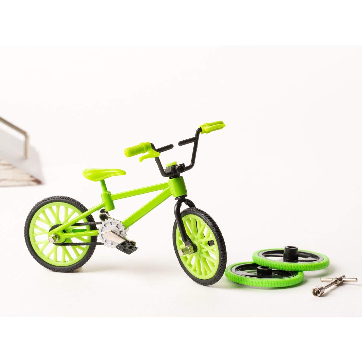 Grip and Tricks - Green Finger BMX Freestyle with 2 Extra Toy Bike Wheels and 1 Finger Bikes Tool - Pack 1 Finger Toy for Kids 6+ Years Old