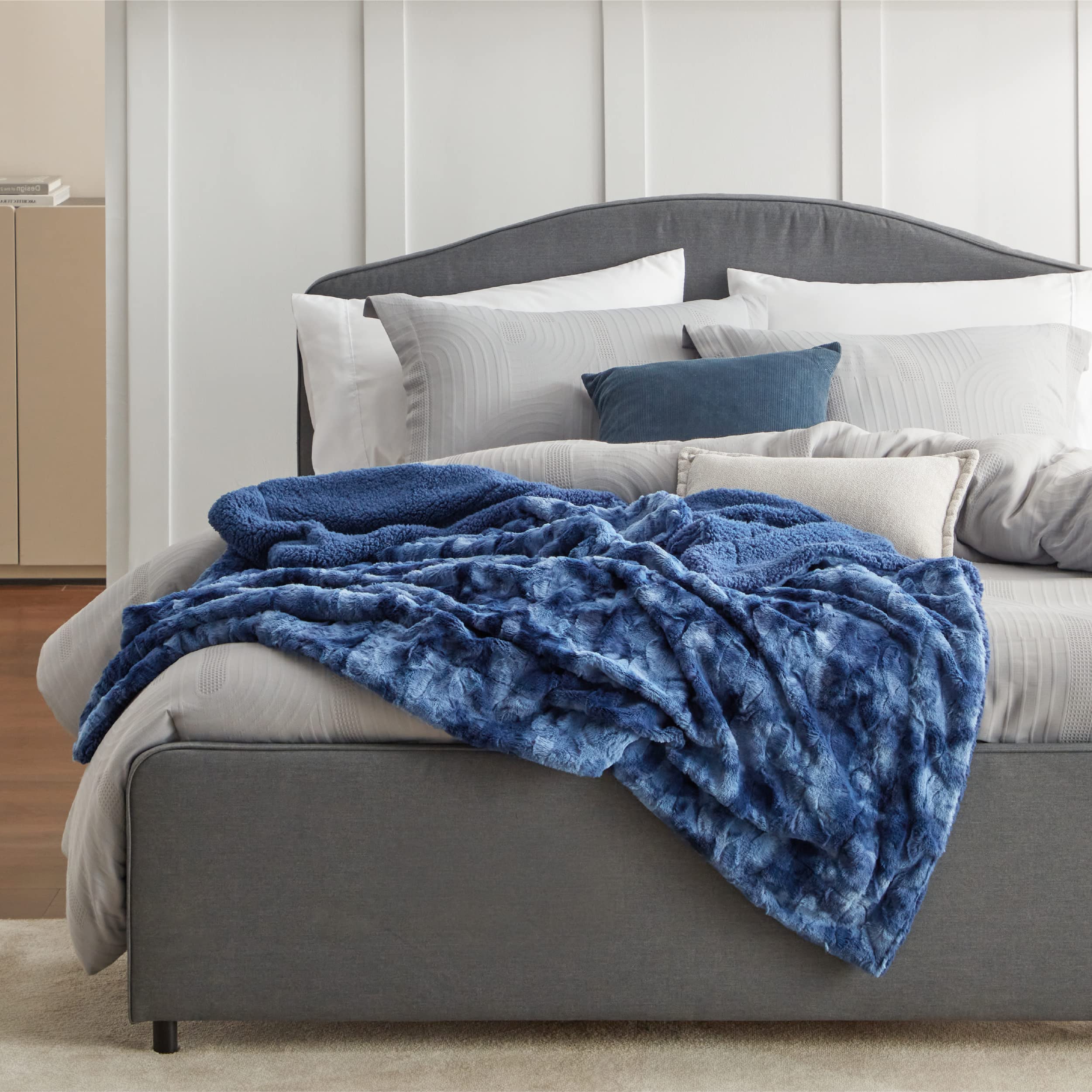 Bedsure Fuzzy Blanket Twin Size - Indigo, Soft and Comfy Sherpa, Plush and Furry Faux Fur, Reversible Twin Blankets for Couch, Sofa and Bed, 60x80 Inches