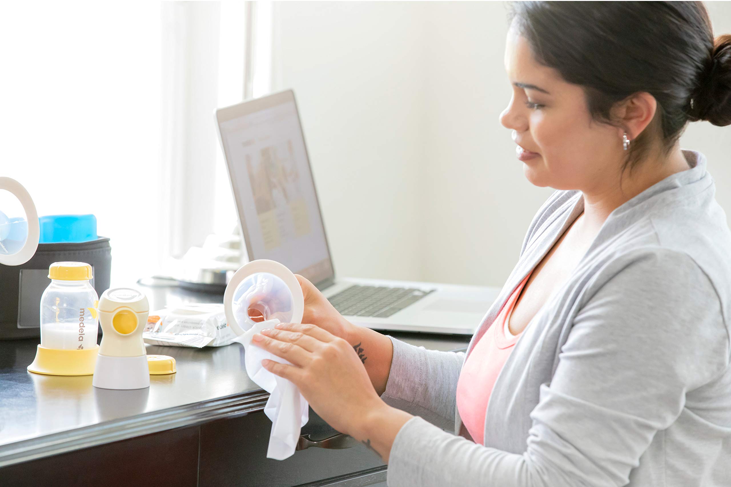 Medela Quick Clean Breast Pump and Accessory Wipes, 24 Count Resealable Pack, Convenient and Hygienic On the Go Cleaning for Tables, Countertops, Chairs, and More