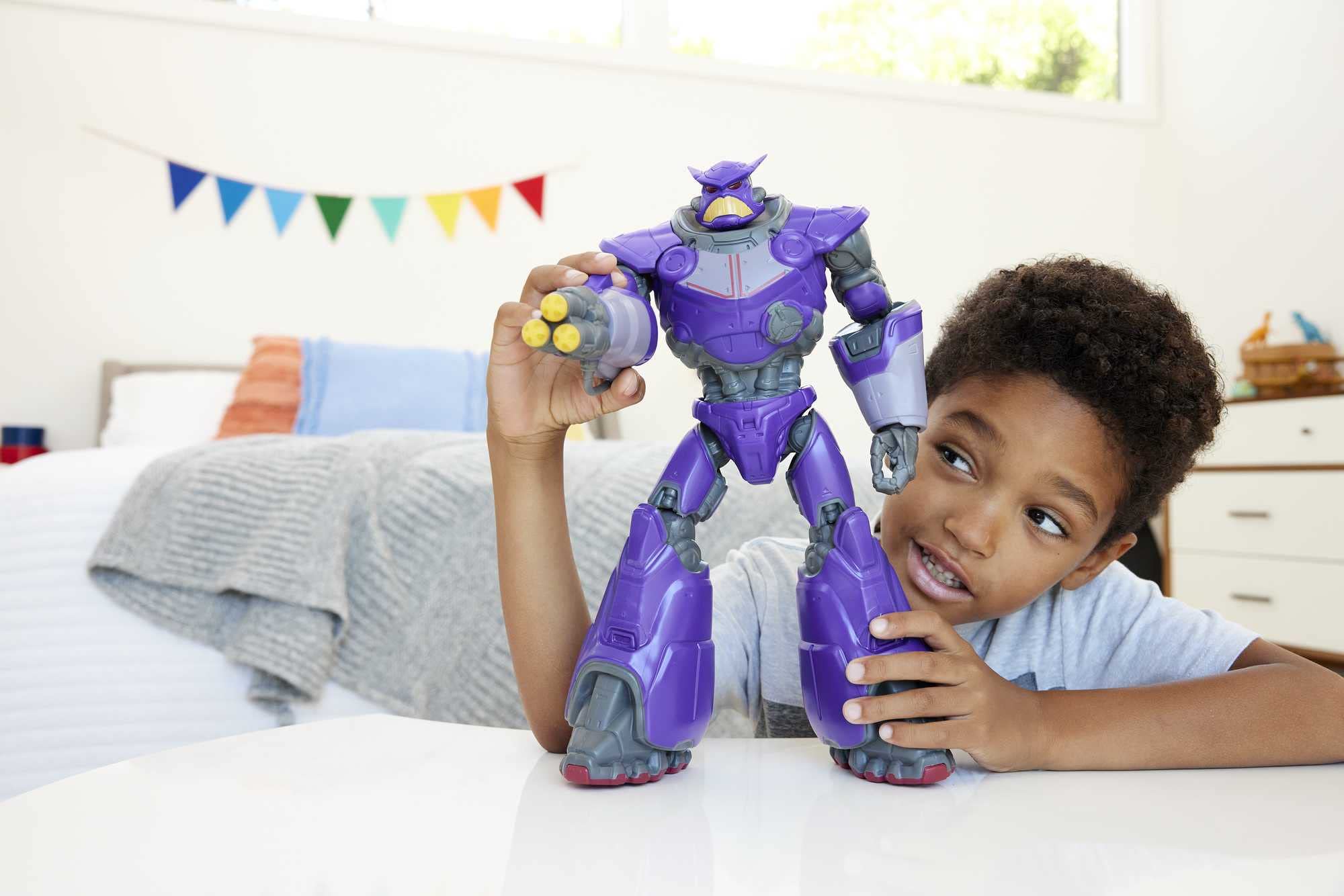 Mattel Disney Pixar Lightyear Action Figure, Blaster Attack Zurg with Lights, Sounds, Blaster & 3 Projectiles, 12-inch Scale