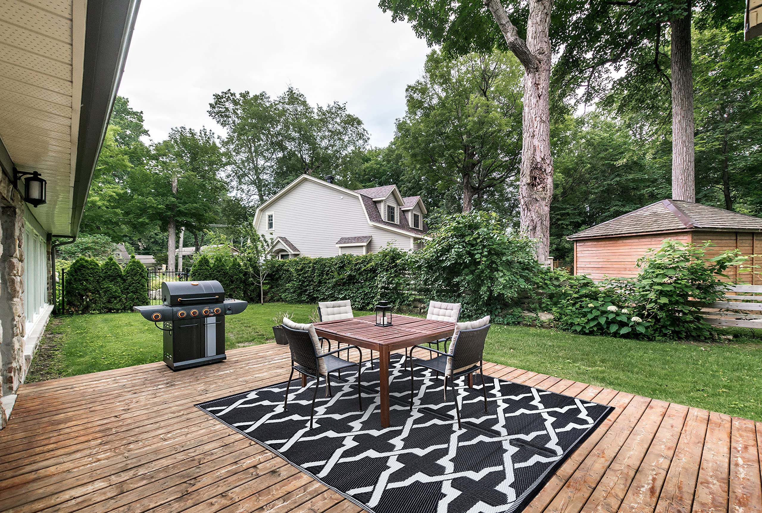 Beverly Rug Outdoor Reversible Plastic Area Rug-3'11 inchx 5'11 inch-Nevada,21102-Black / White