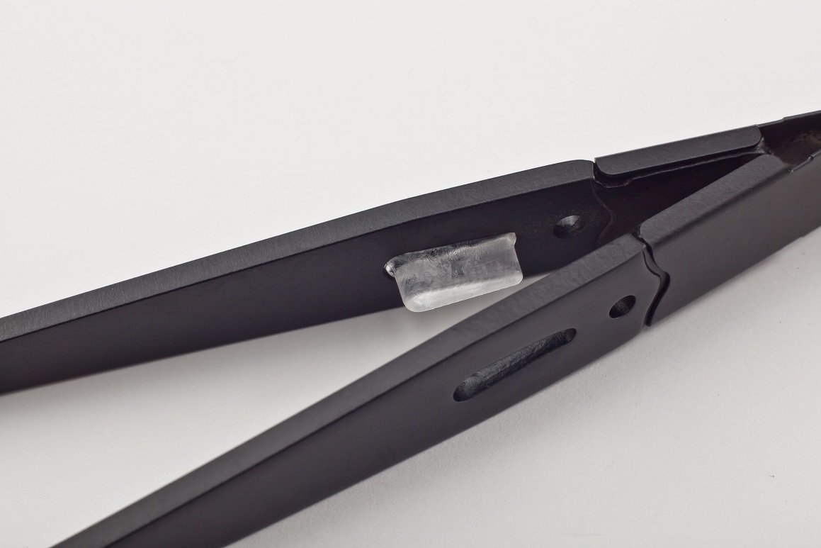 Tweezers Over to Round Type of Surprise